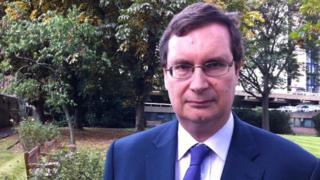 Managing the cost of children's music tuition - BBC News