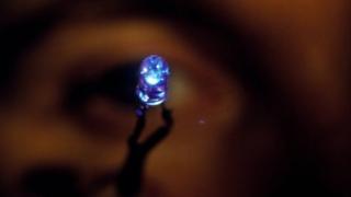 Neutrino 'flip' wins physics Nobel Prize - BBC News
