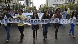 Mexican anti-riot police sent to Guerrero after clashes - BBC News