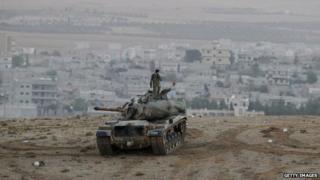 Kobane: Islamic State battles to encircle Syrian Kurds - BBC News