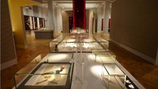 Staffordshire Hoard reveals its secrets - BBC News