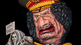 Lewes Bonfire Night: Rishi Sunak unveiled as effigy - BBC News