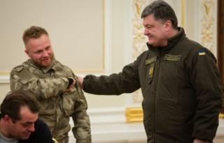 Ukraine underplays role of far right in conflict - BBC News