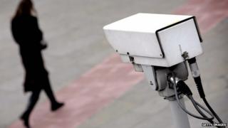 Facial recognition technology: How well does it work? - BBC News