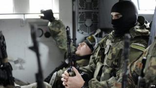 Ukraine crisis: 'Last chance' for peace says Hollande - BBC News