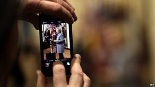Hillary Clinton emails - what's it all about? - BBC News