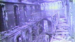 Strangeways riot: Ex-inmates recall siege, 25 years on - BBC News