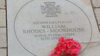 World War One Ypres Victoria Cross airman honoured - BBC News