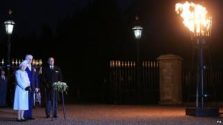 VE Day: London concert held to mark anniversary - BBC News