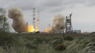 Russian rocket carrying satellite burns up over Siberia - BBC News