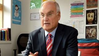 Wilshaw backs academy takeovers of coasting schools - BBC News
