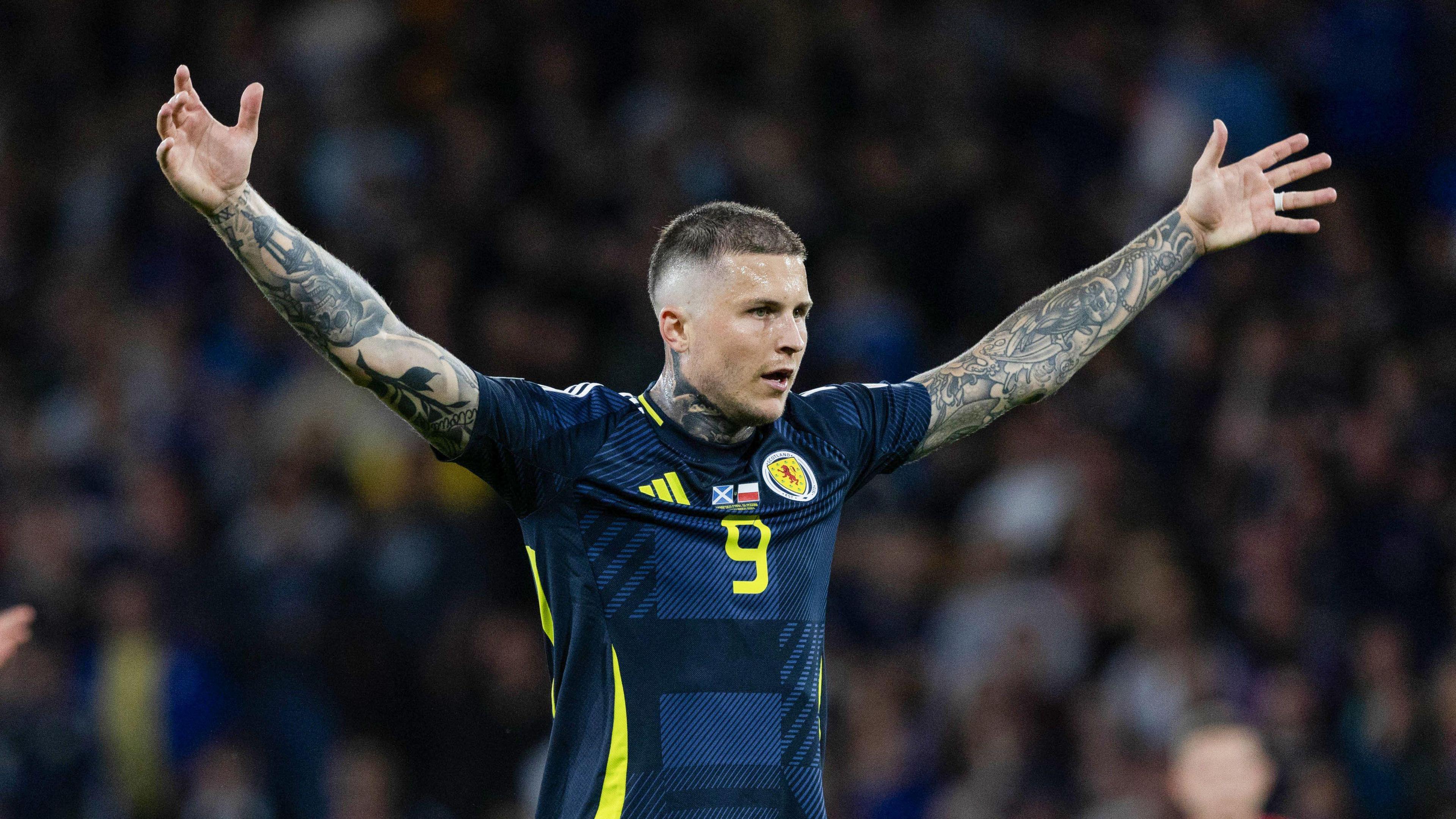 Scotland 'must stick together' to end slump - Lyndon Dykes - BBC Sport