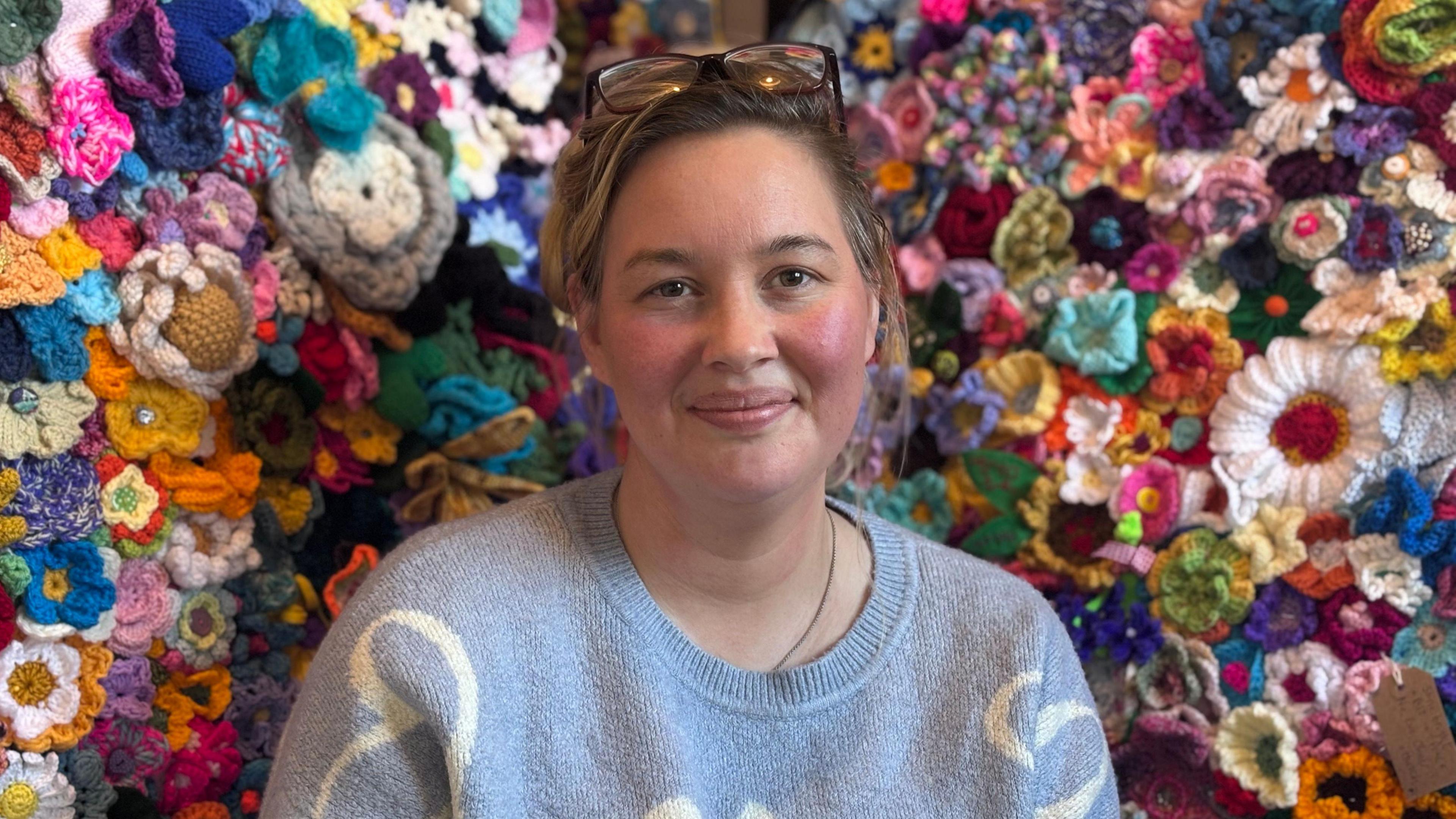 Crochet flower memorial for Stroud Boxing Day fire family - BBC News