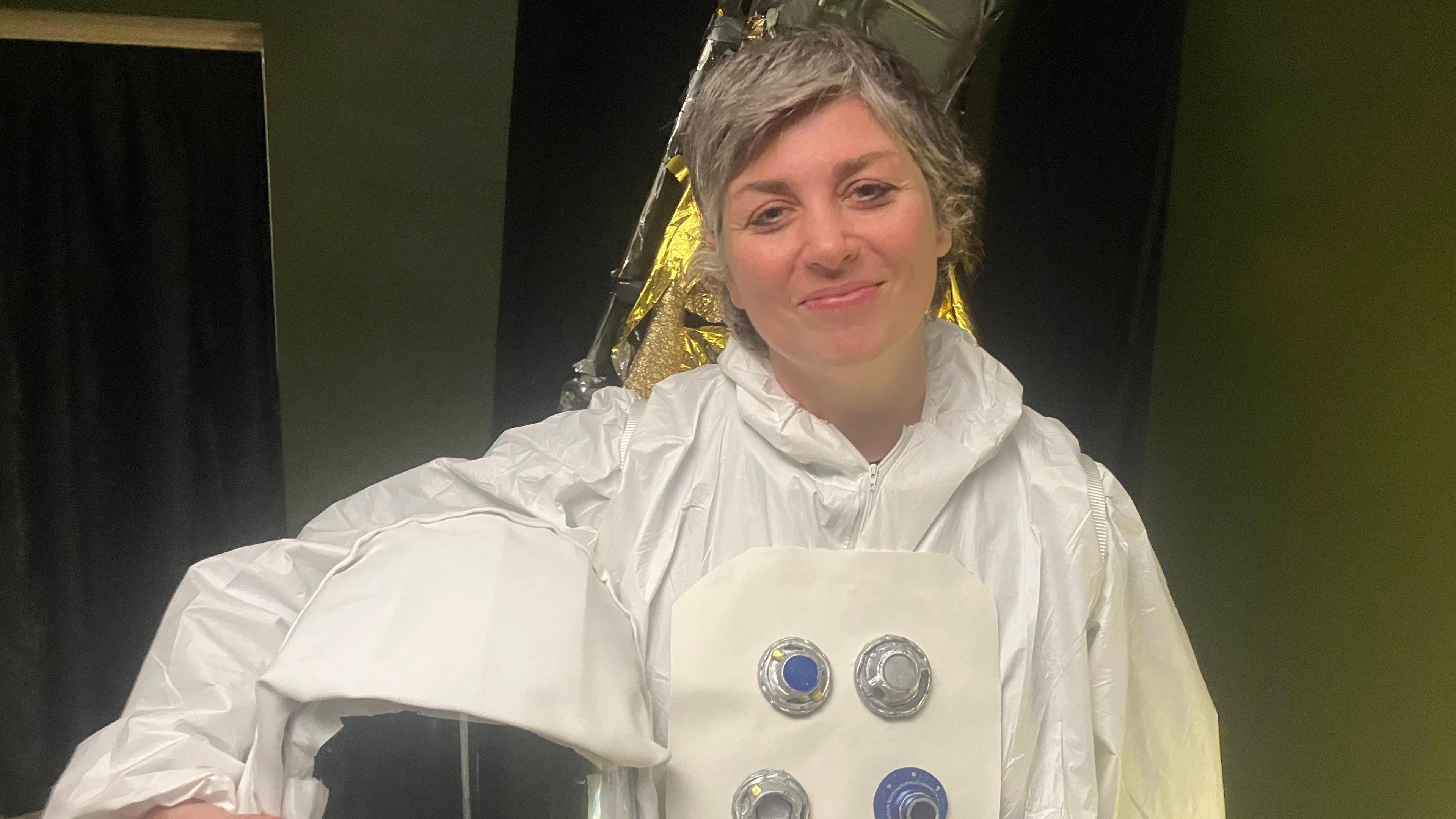 Moon landing: Woman recreates moonwalk in Belfast home - BBC News