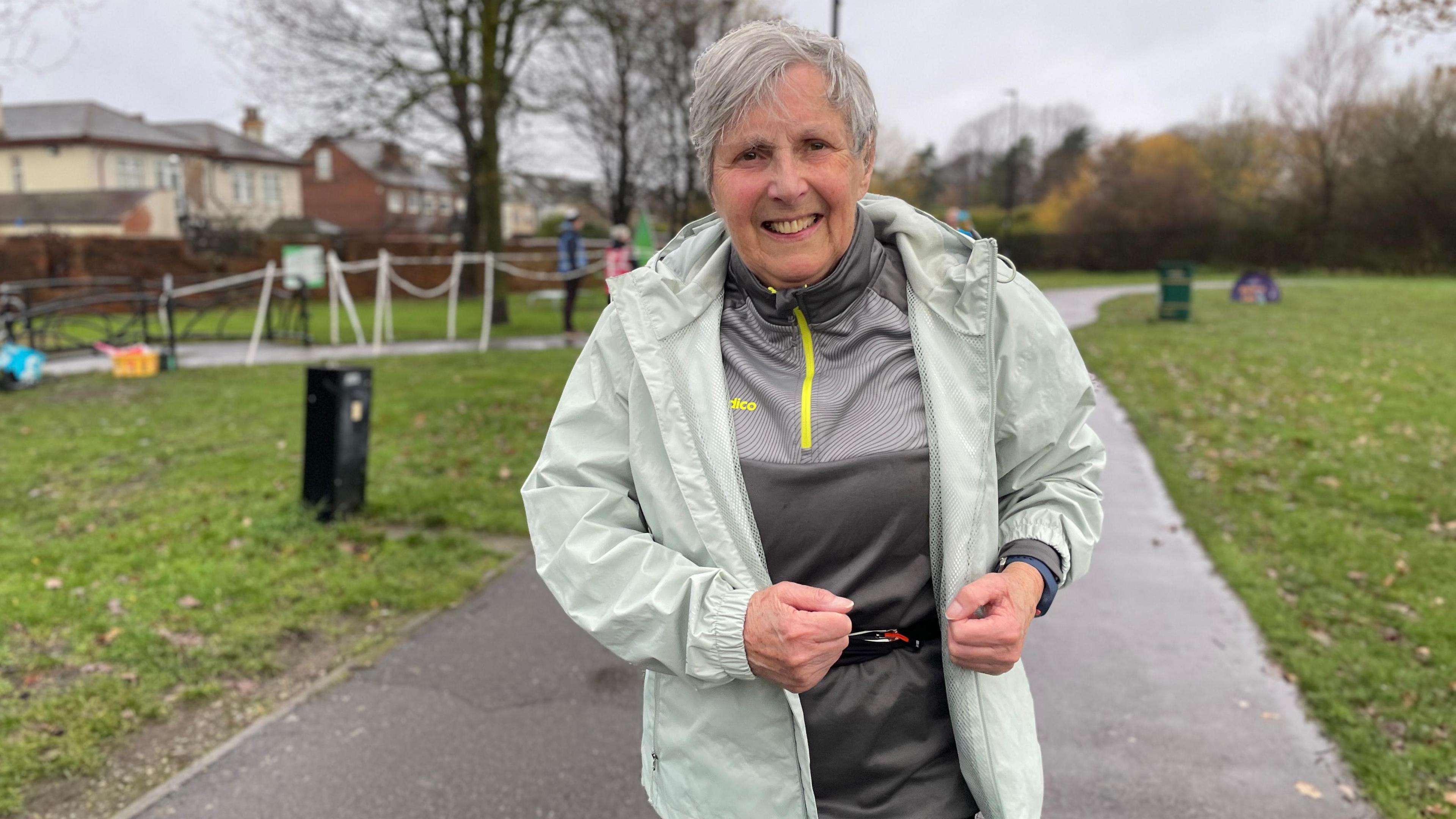 Worcester Parkrun beats attendance record with festive outing - BBC News