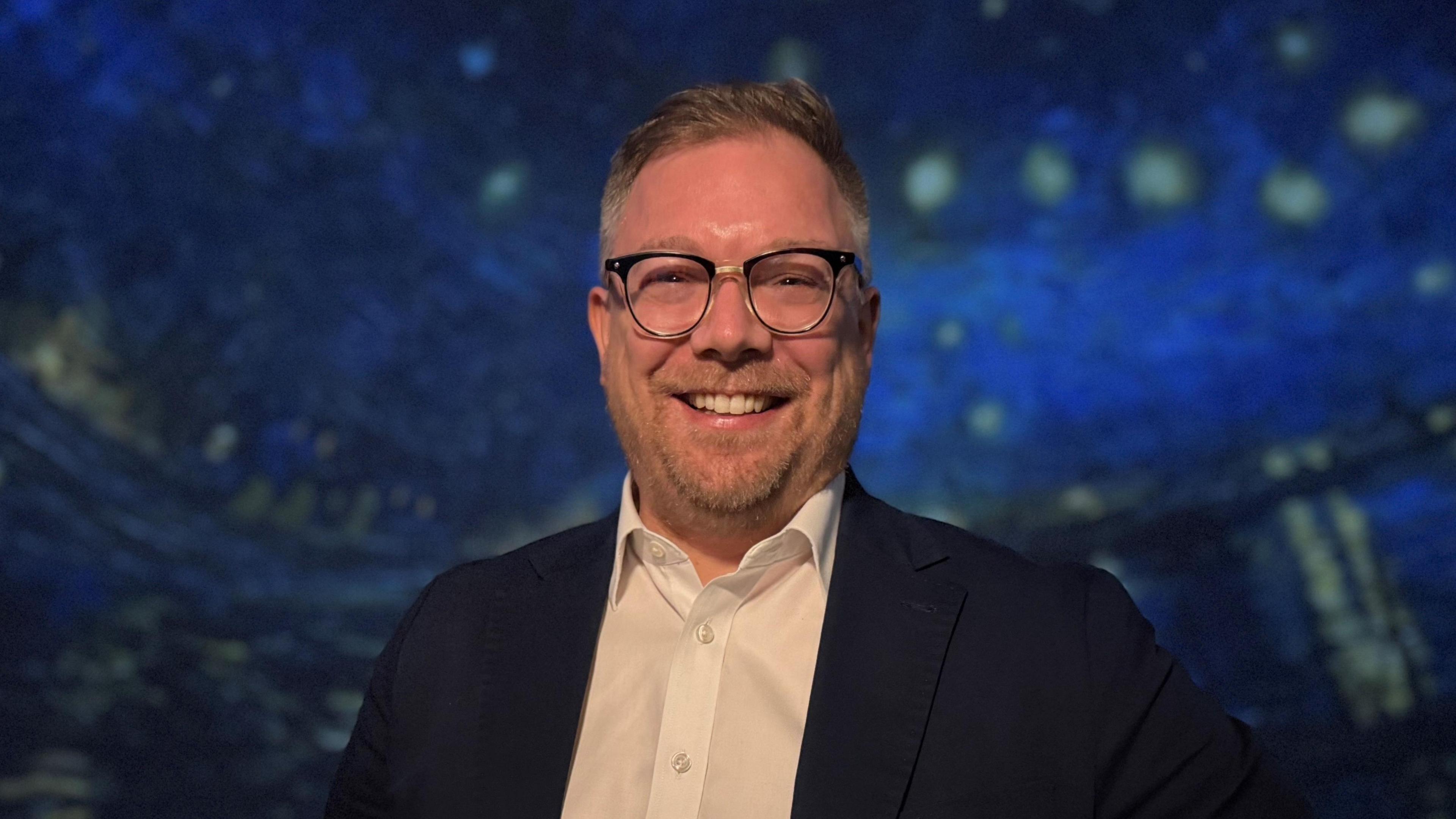 Van Gogh's Starry Night brought to life in Winchester planetarium - BBC ...