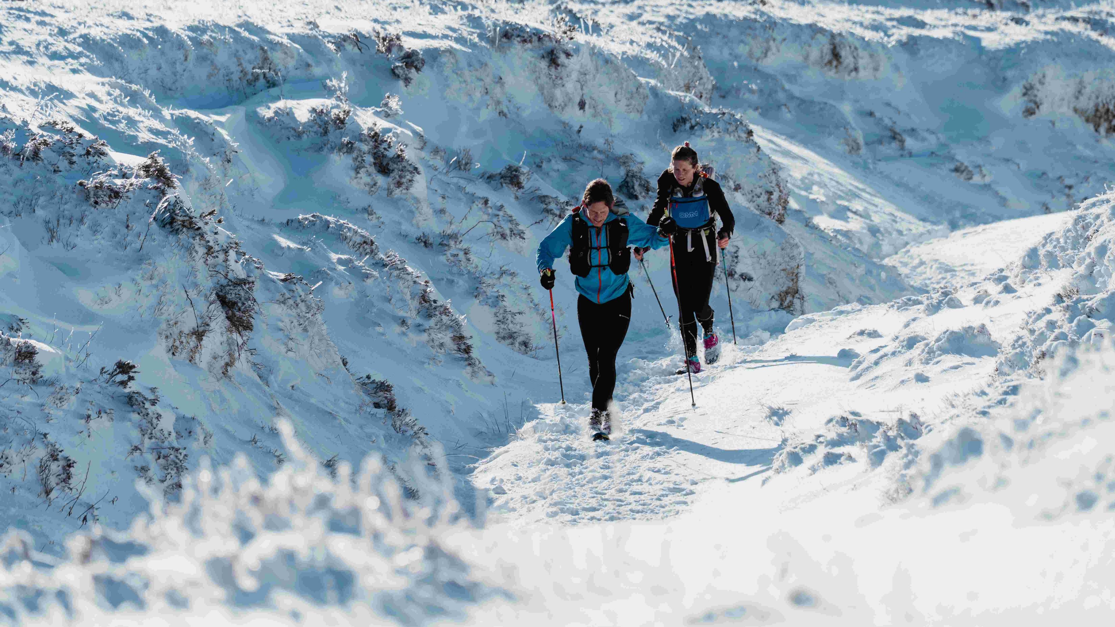 Runners voice views on Spine Race finish time changes - BBC News