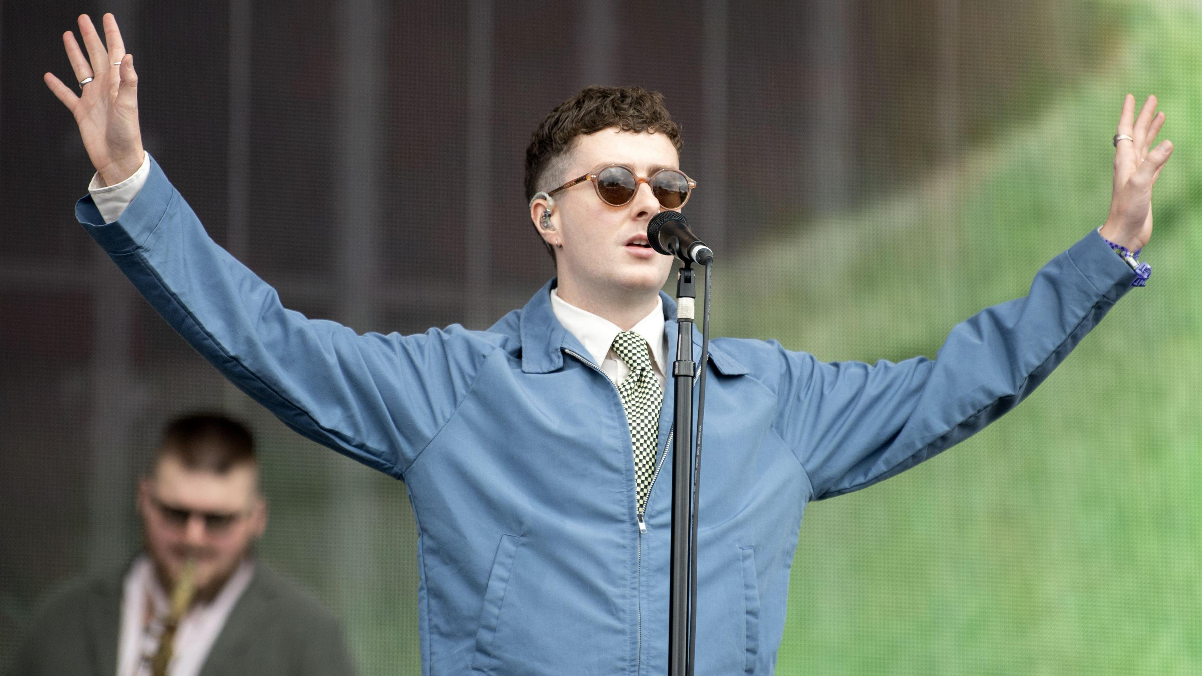 The Glasgow singer following in the footsteps of Lewis Capaldi and ...