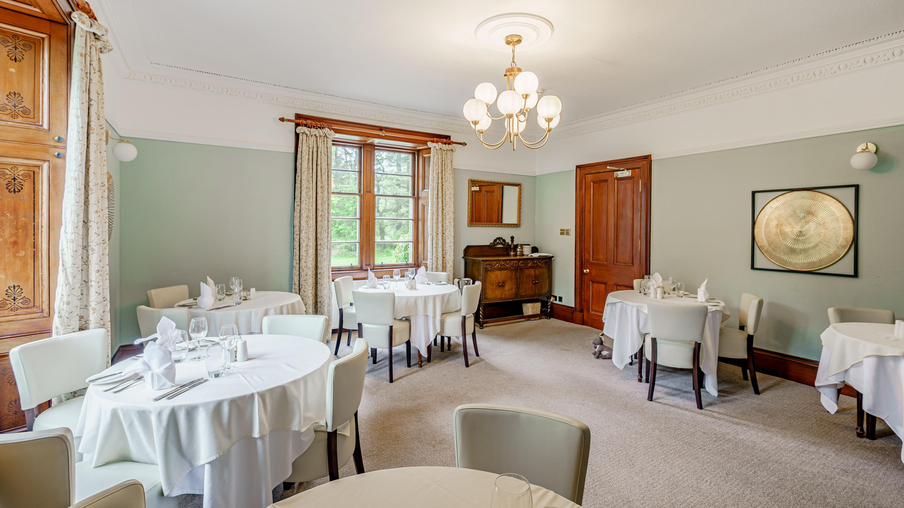 New owners to turn luxury Sanquhar hotel into family home - BBC News