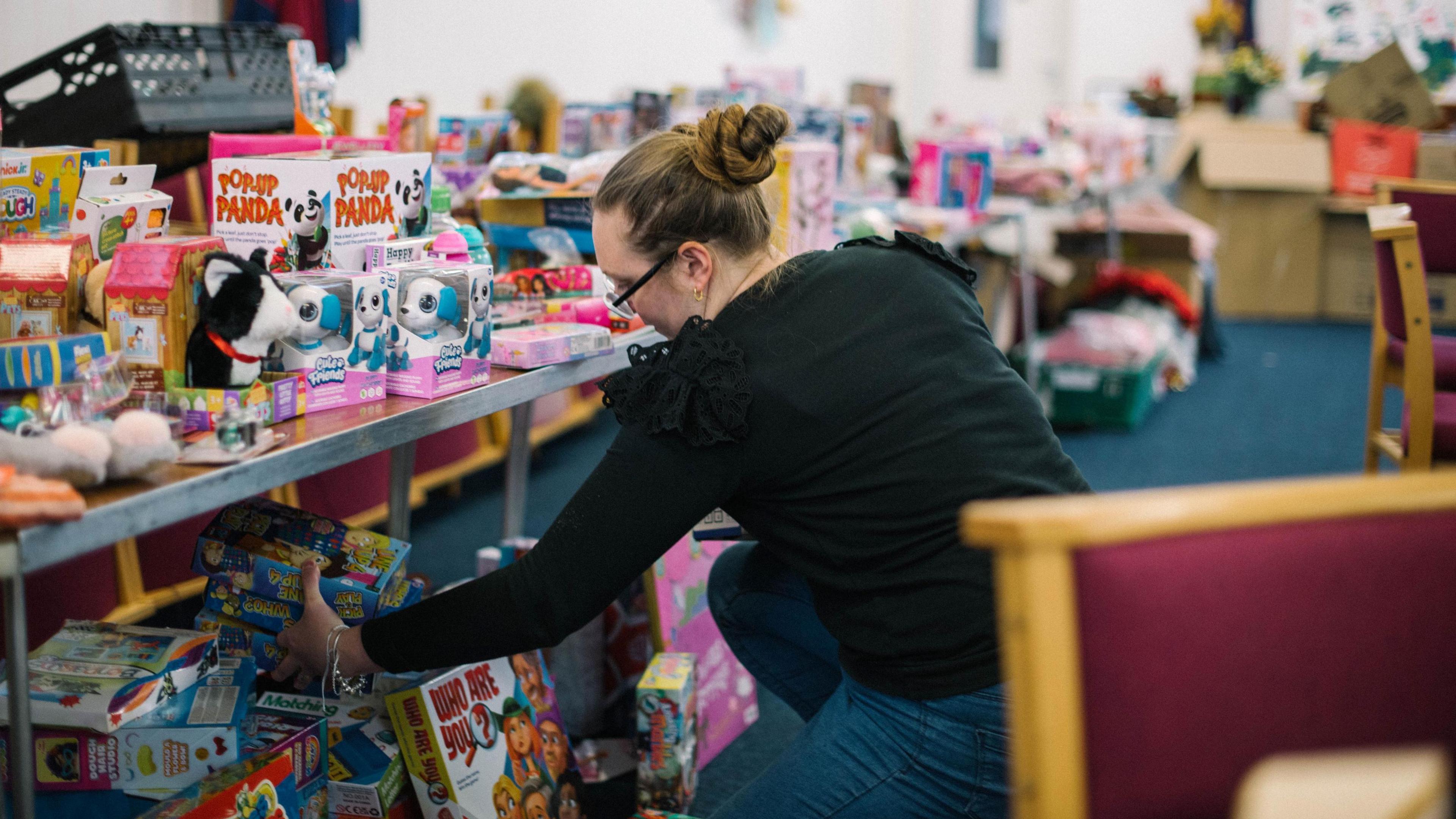 Salvation Army collecting gifts to help West Midlands families - BBC News