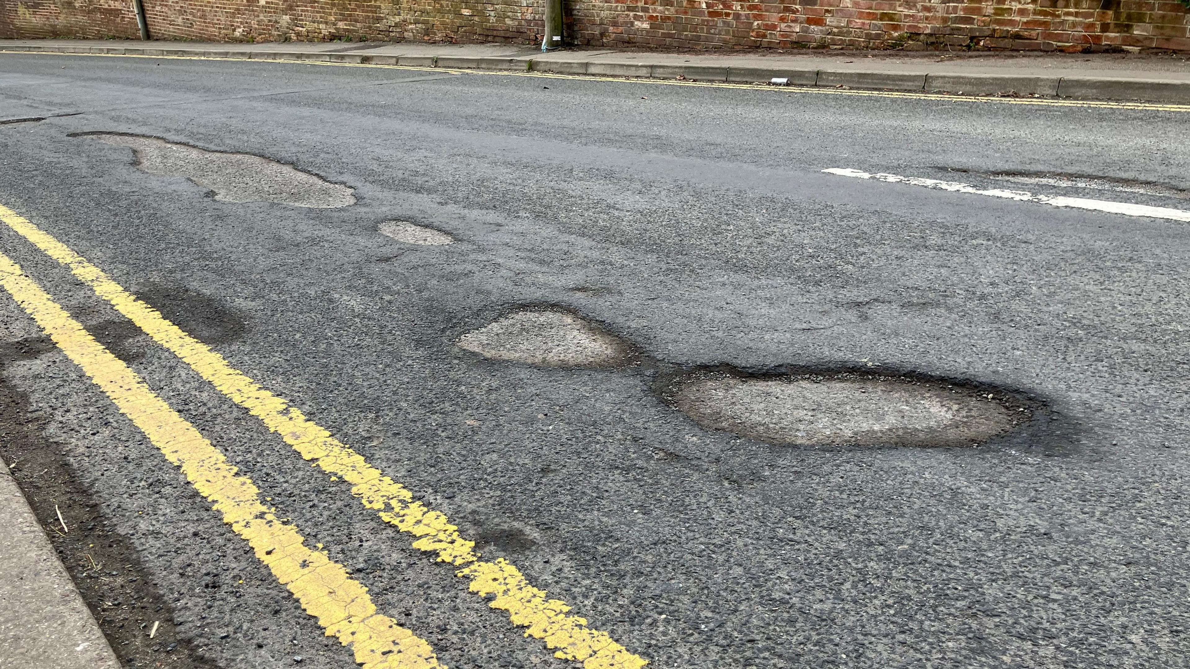 Devizes councillor calls for long-term fix in Wiltshire's "pothole ...