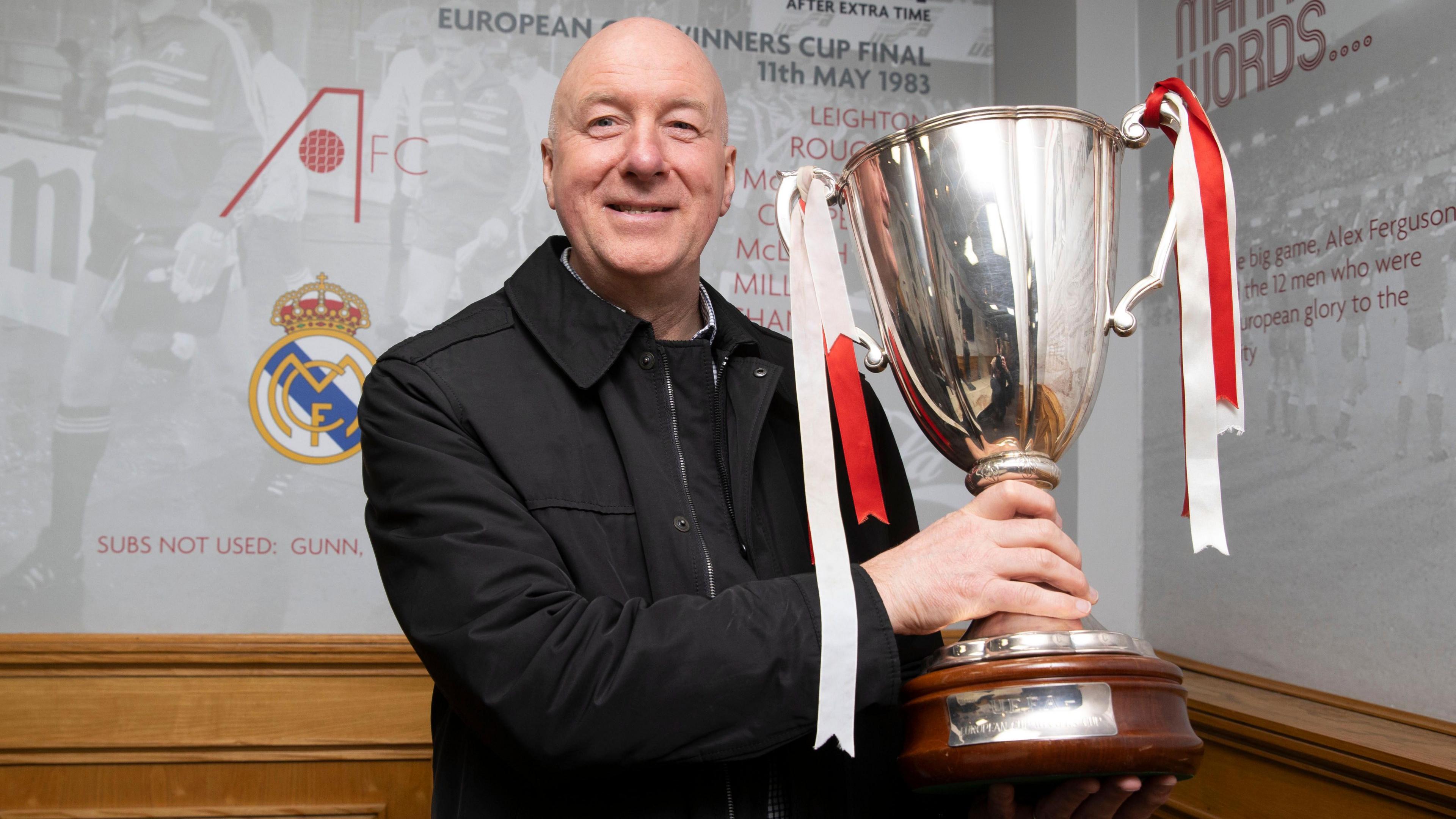 Neil Simpson calls time on Aberdeen career - BBC Sport