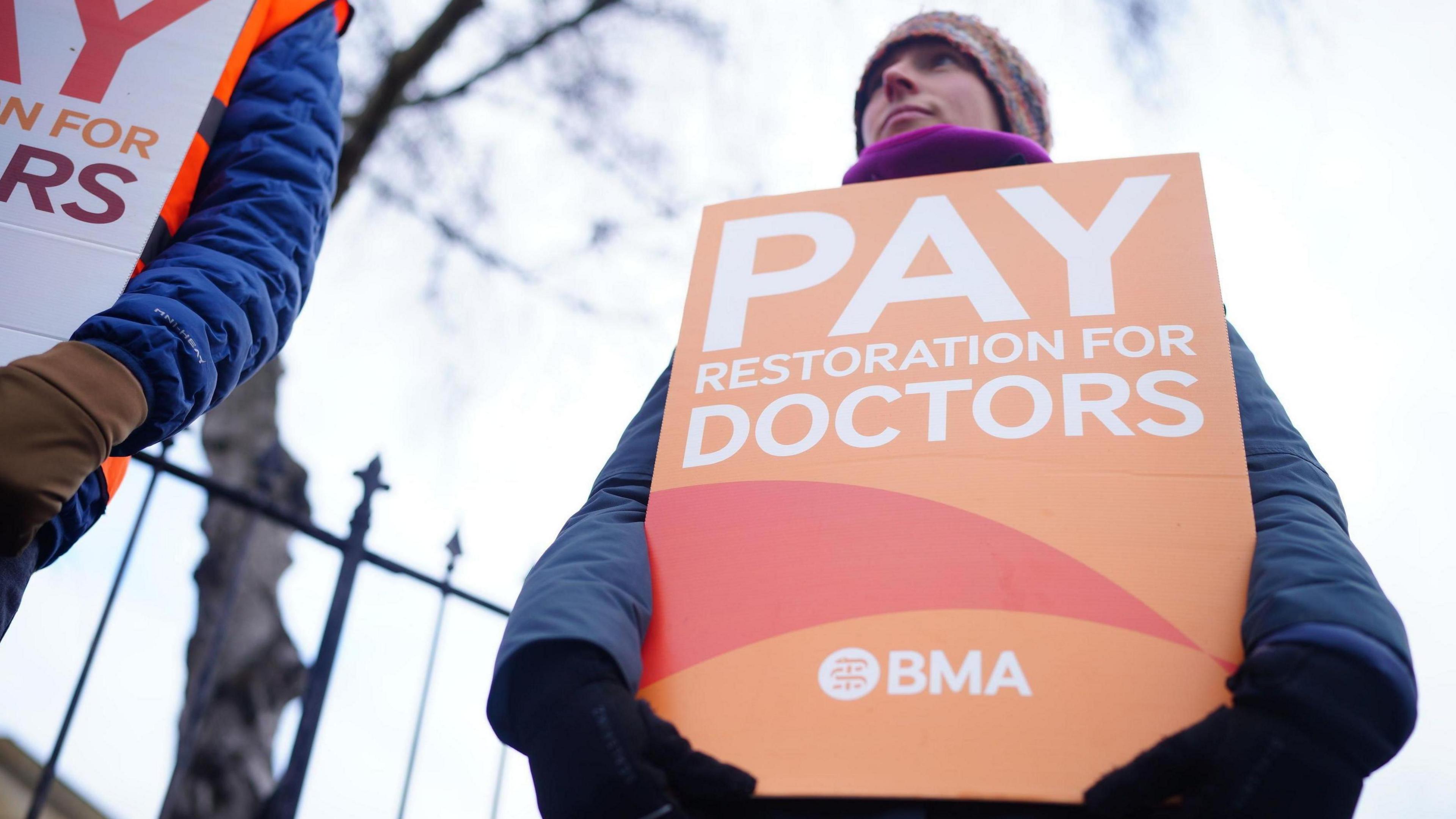 'Resident doctor strike is drop in ocean compared to NHS crisis' - BBC News