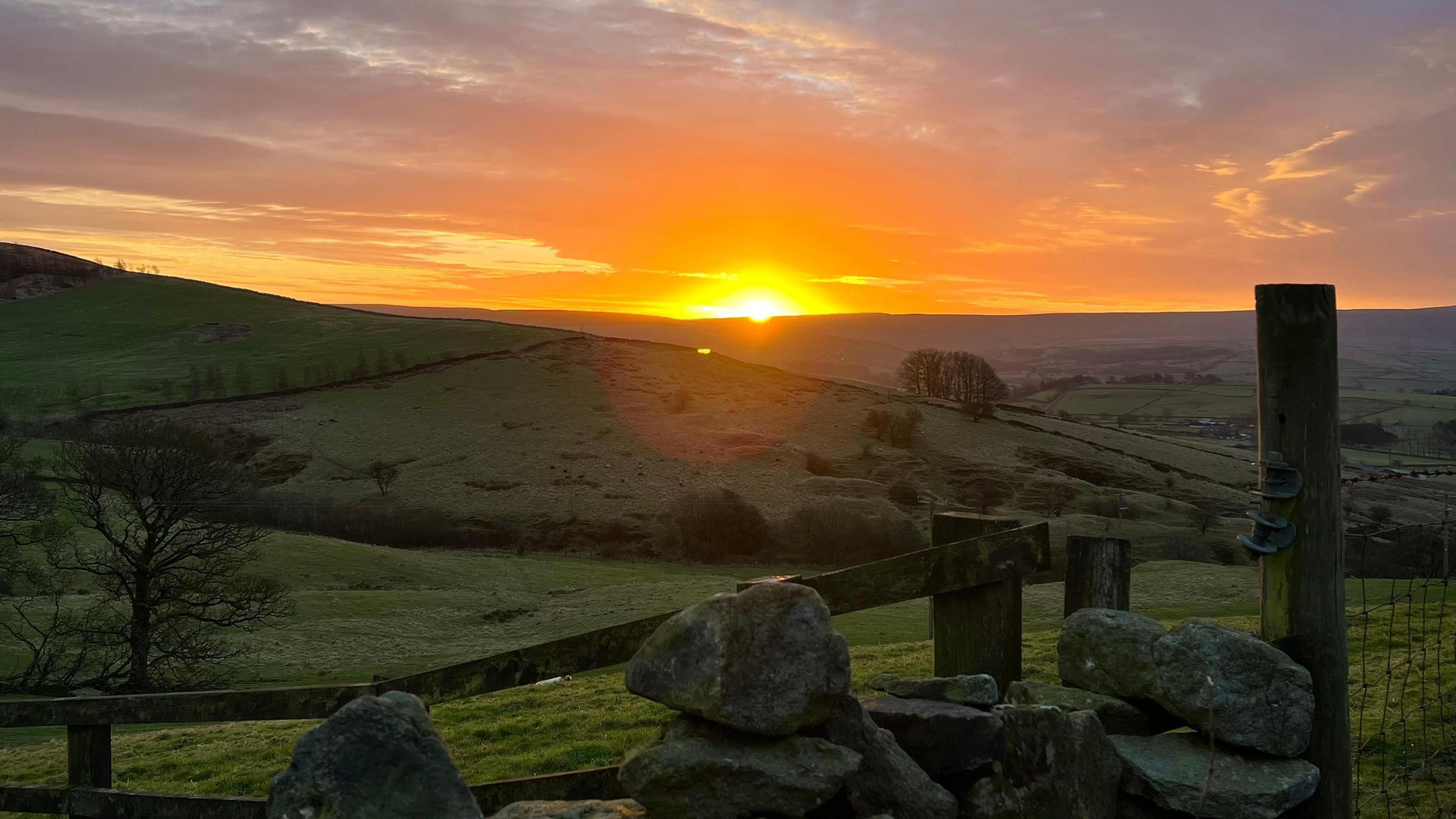 UK sunrise: Your pictures of beautiful skies - BBC Weather