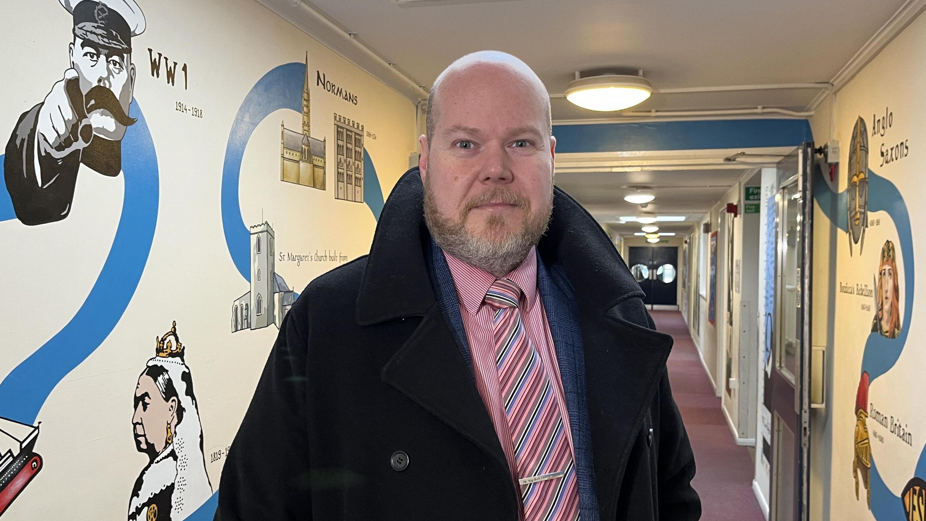 Schools in Norfolk and Suffolk close as temperatures plummet - BBC News