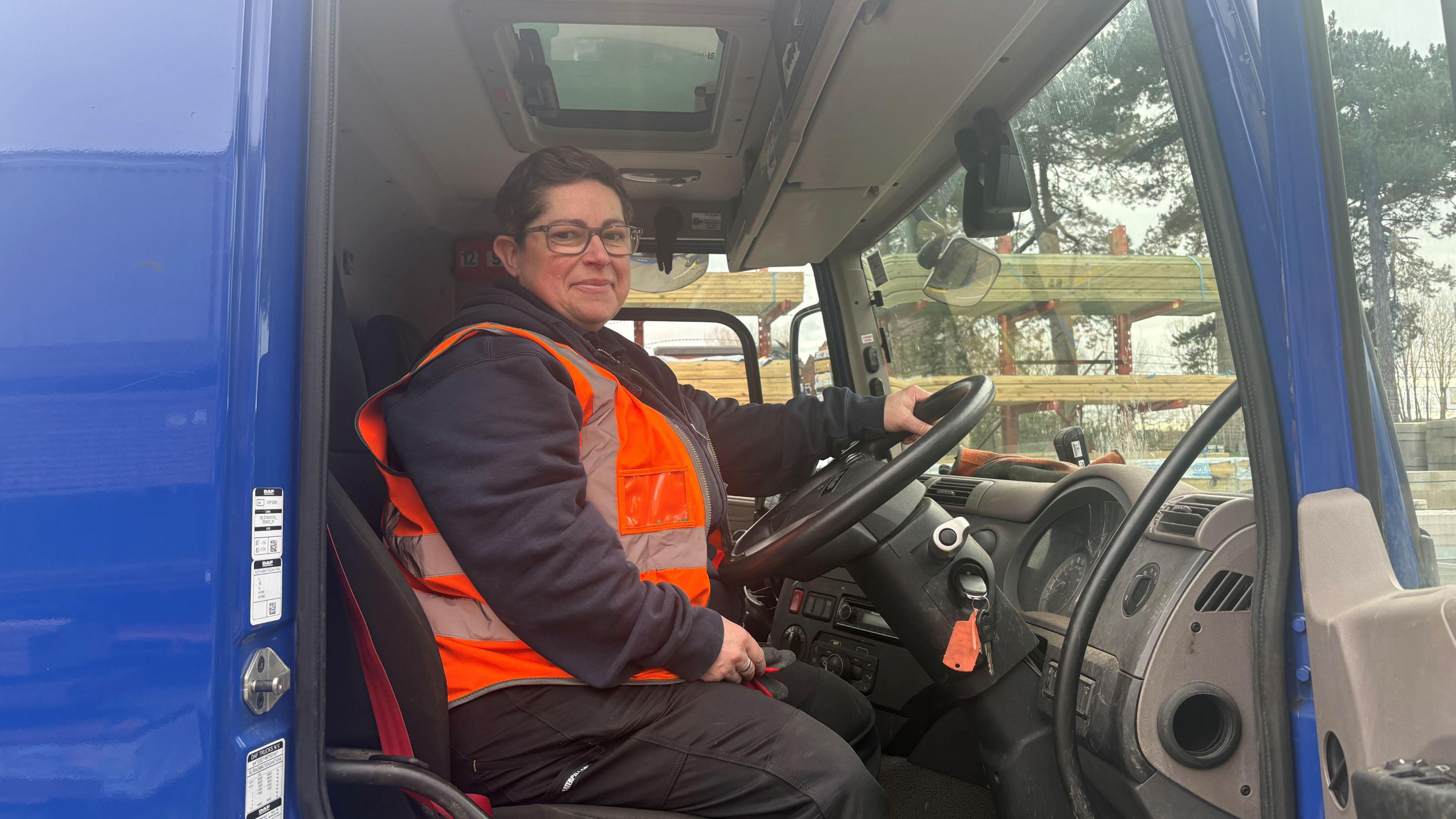 People don't expect to see a woman doing this, says lorry driver - BBC News