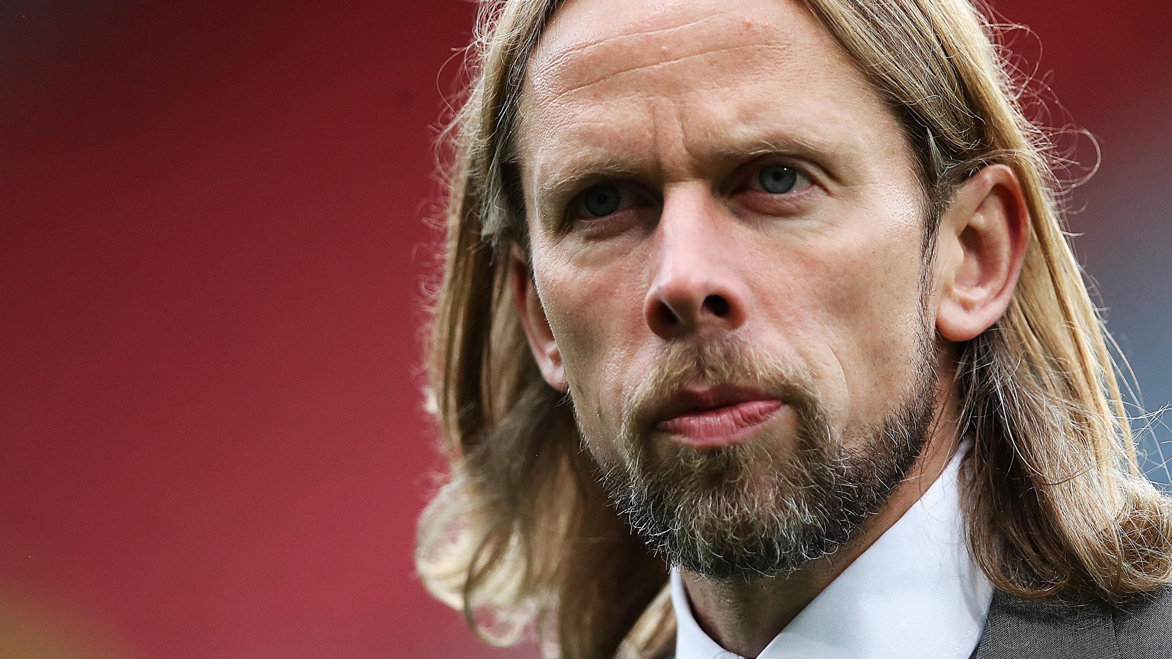 Austin MacPhee: Phil McNulty discusses Aston Villa's set-pieces - BBC Sport