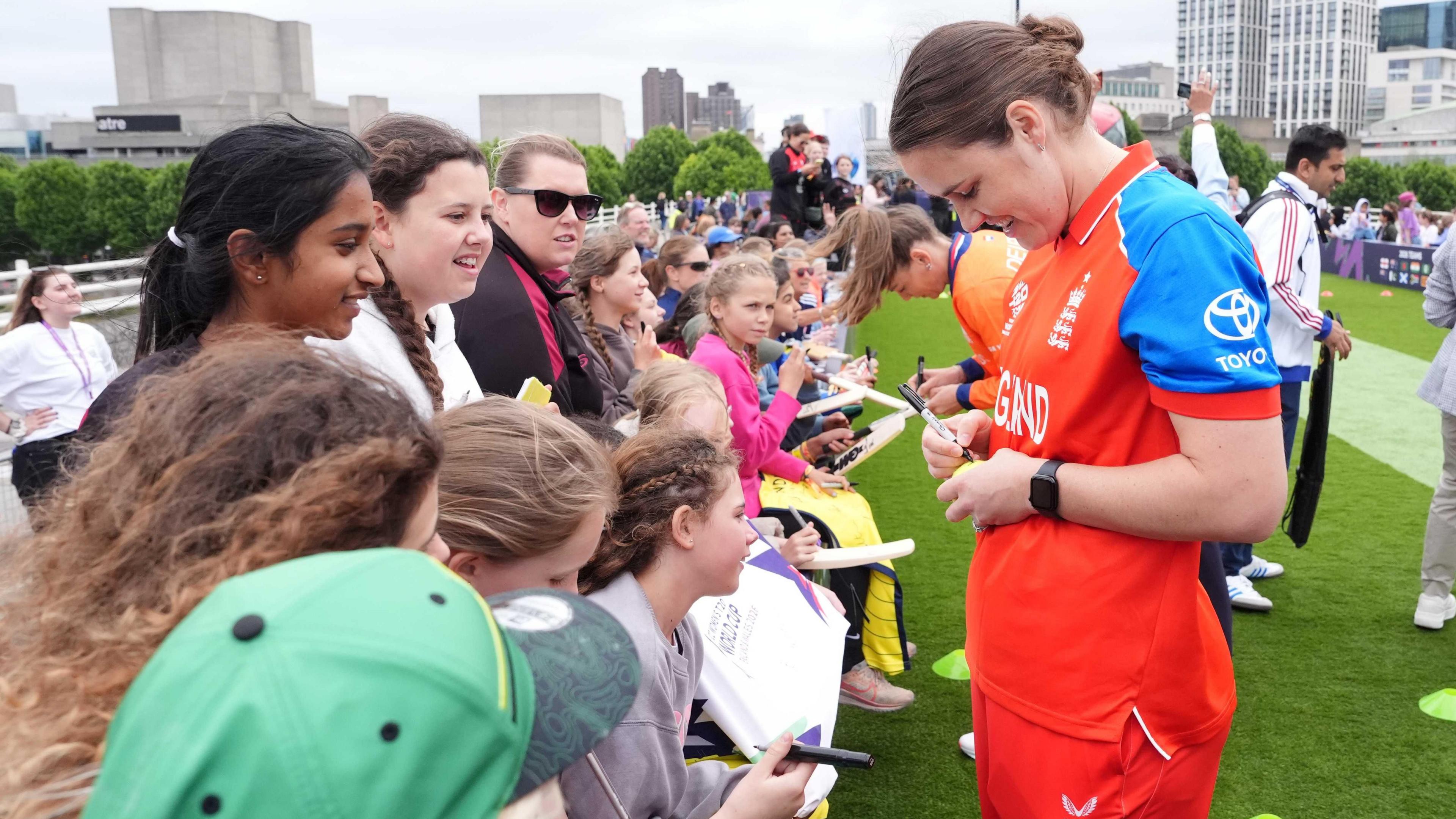 Women's T20 World Cup launches with cricket game on Waterloo Bridge ...