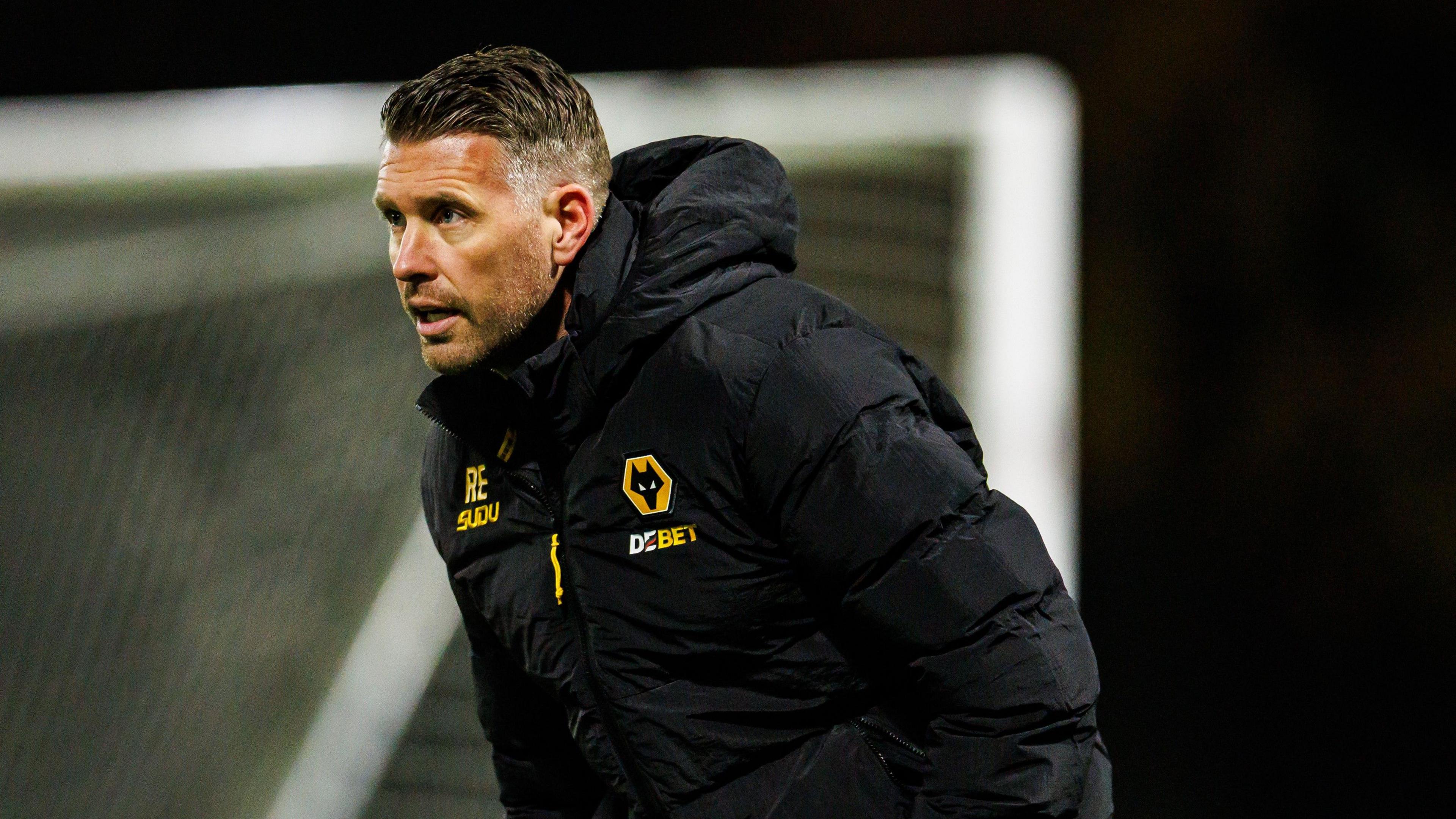 Wolves: Rob Edwards needs to unite Molineux - BBC Sport