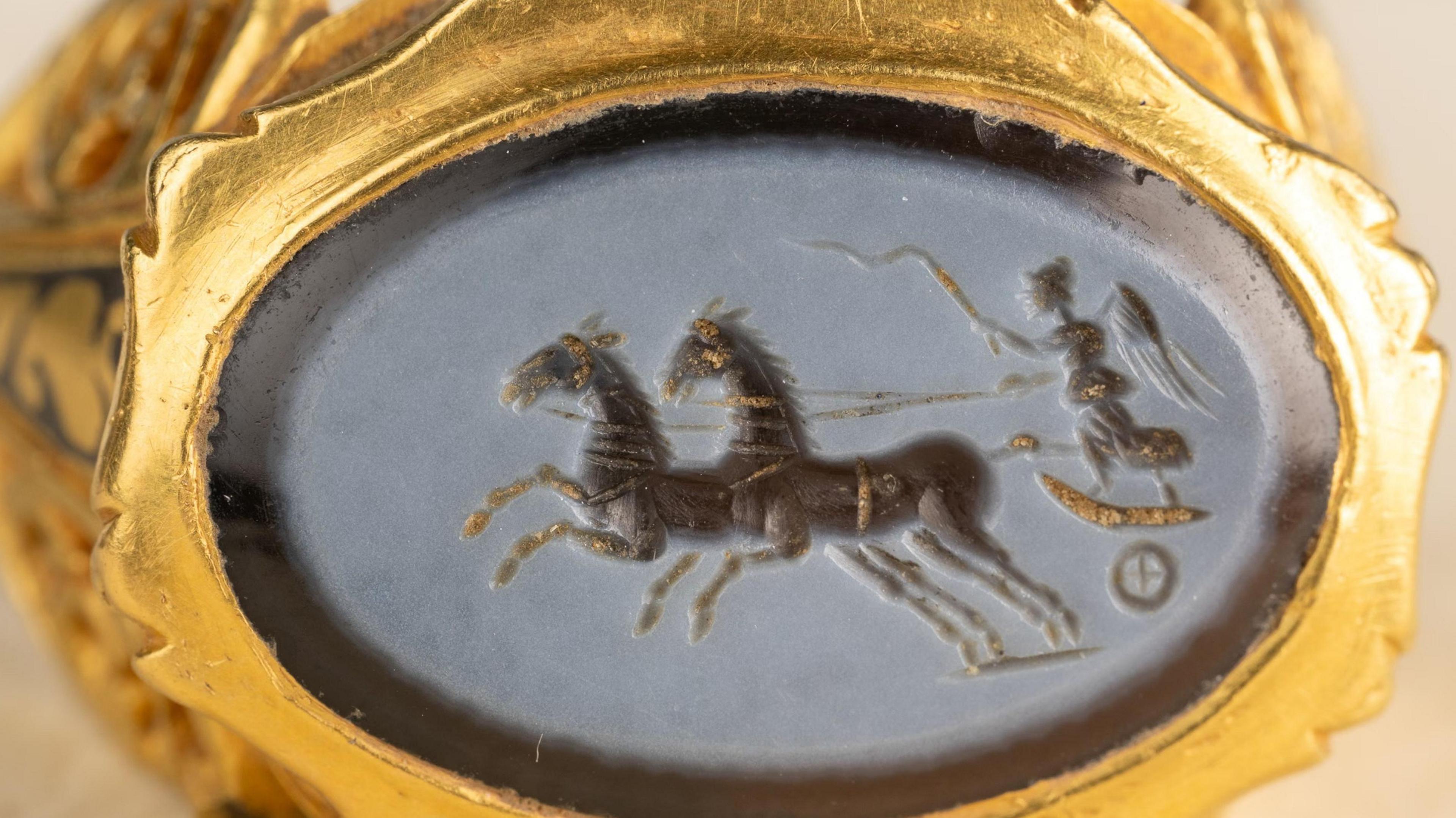 Somerset detectorist strikes gold finding £78,000 Roman ring - BBC ...