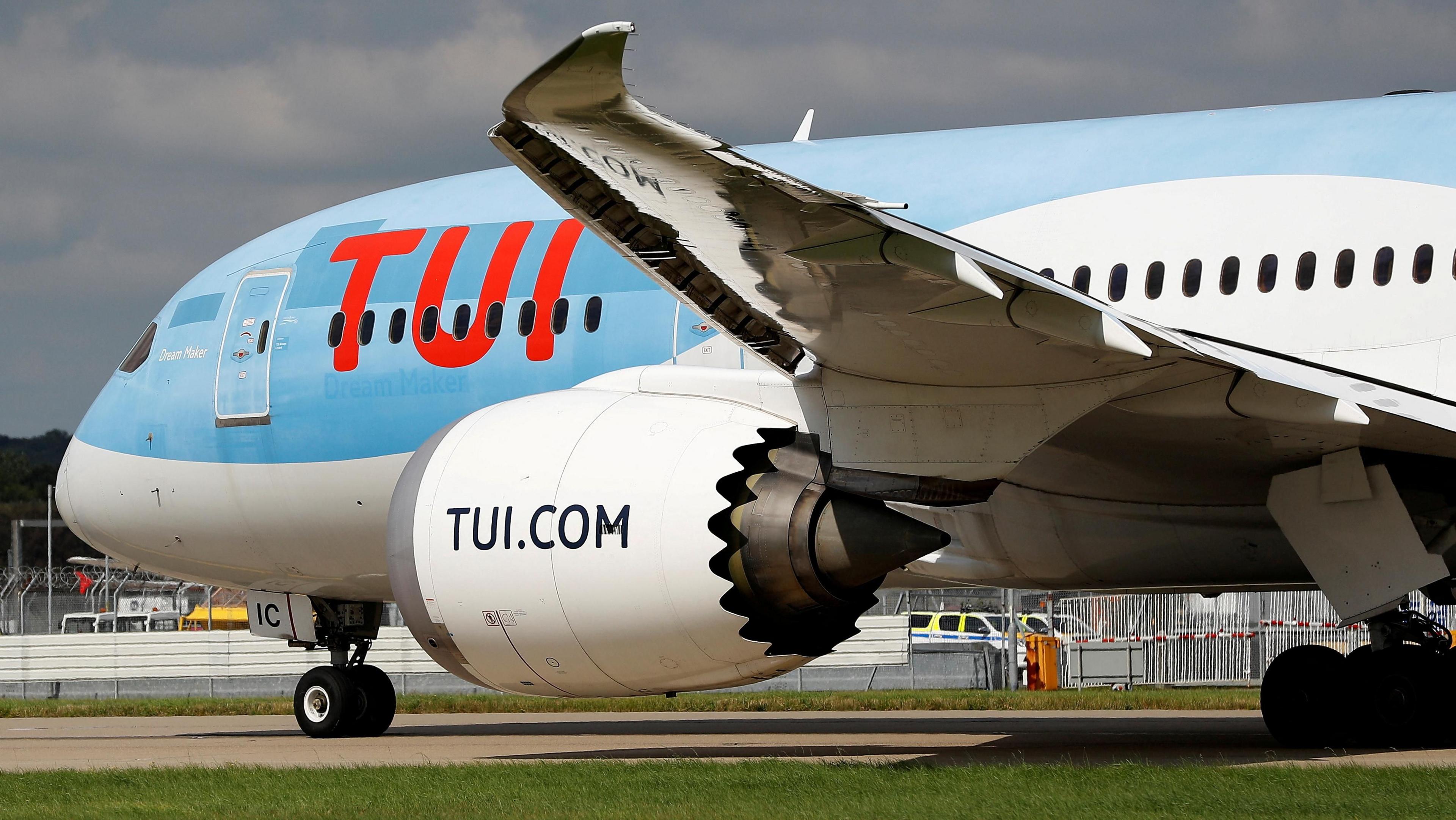TUI removes last aircraft from airport amid low demand - BBC News