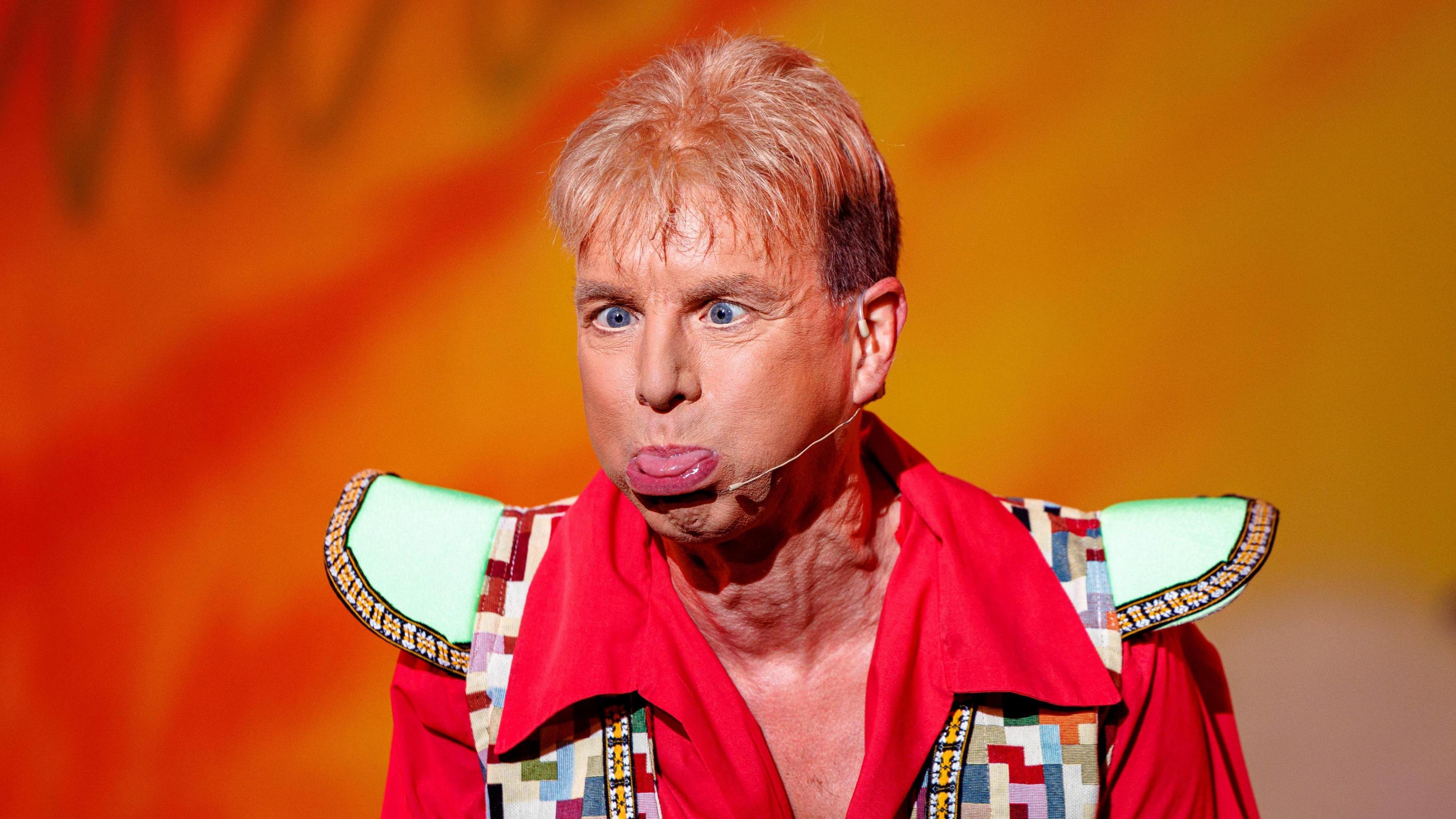 Panto: How the art form has become a lifeline for actors - BBC News