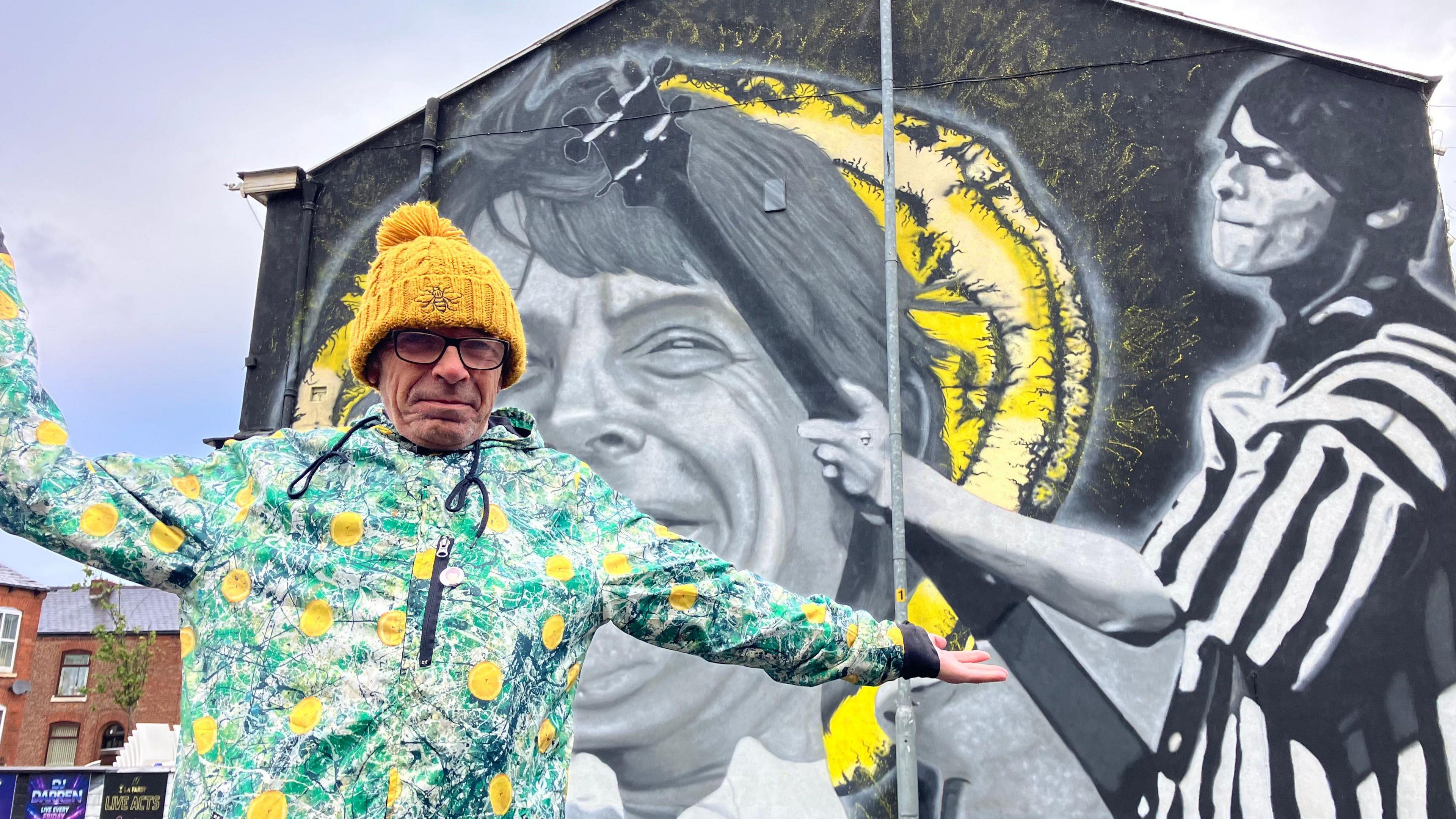 'Amazing' mural to Stone Roses legend 'Mani' complete - BBC News