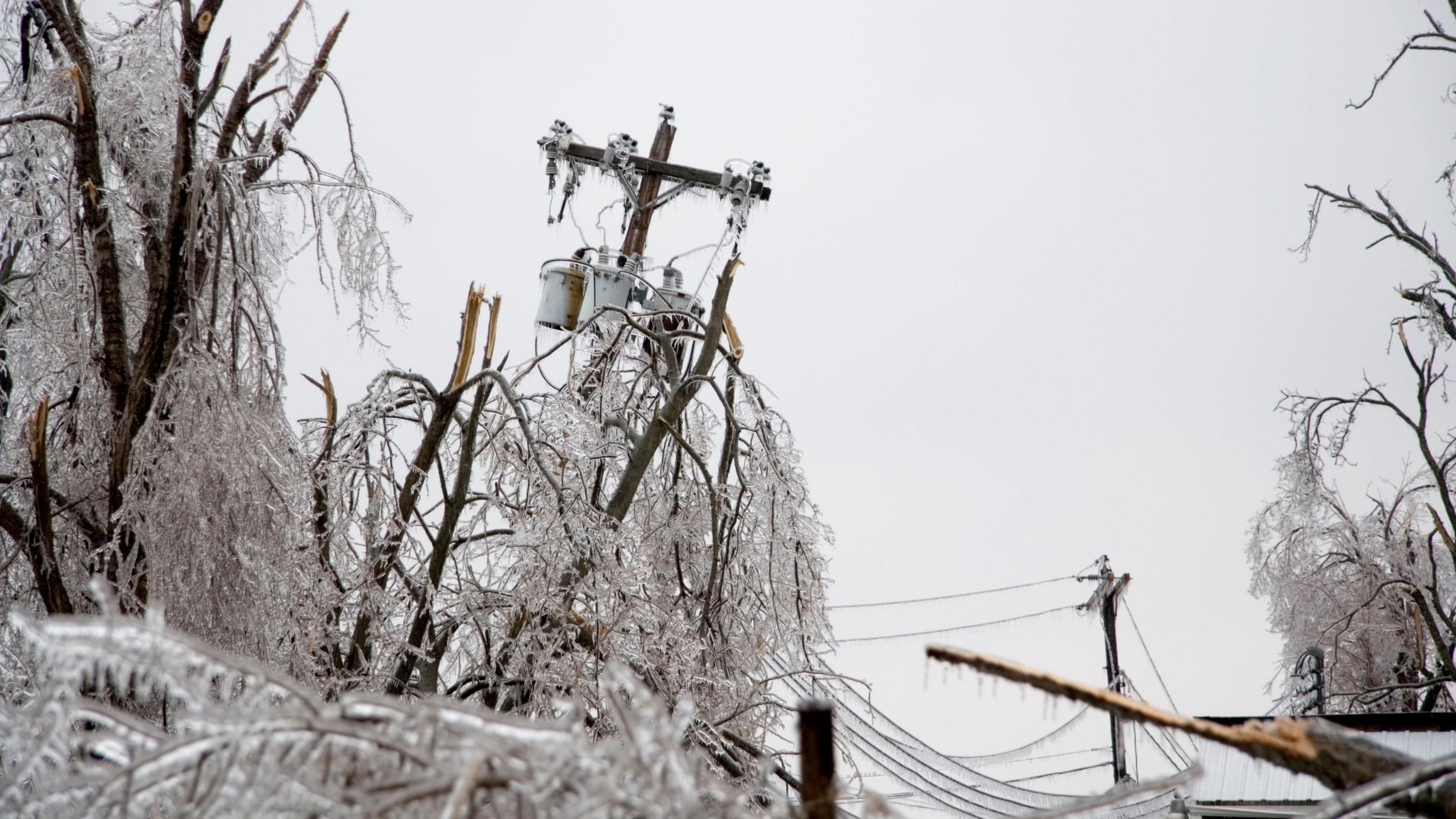 UK weather: Snow, ice and freezing rain forecast as Met Office issues ...