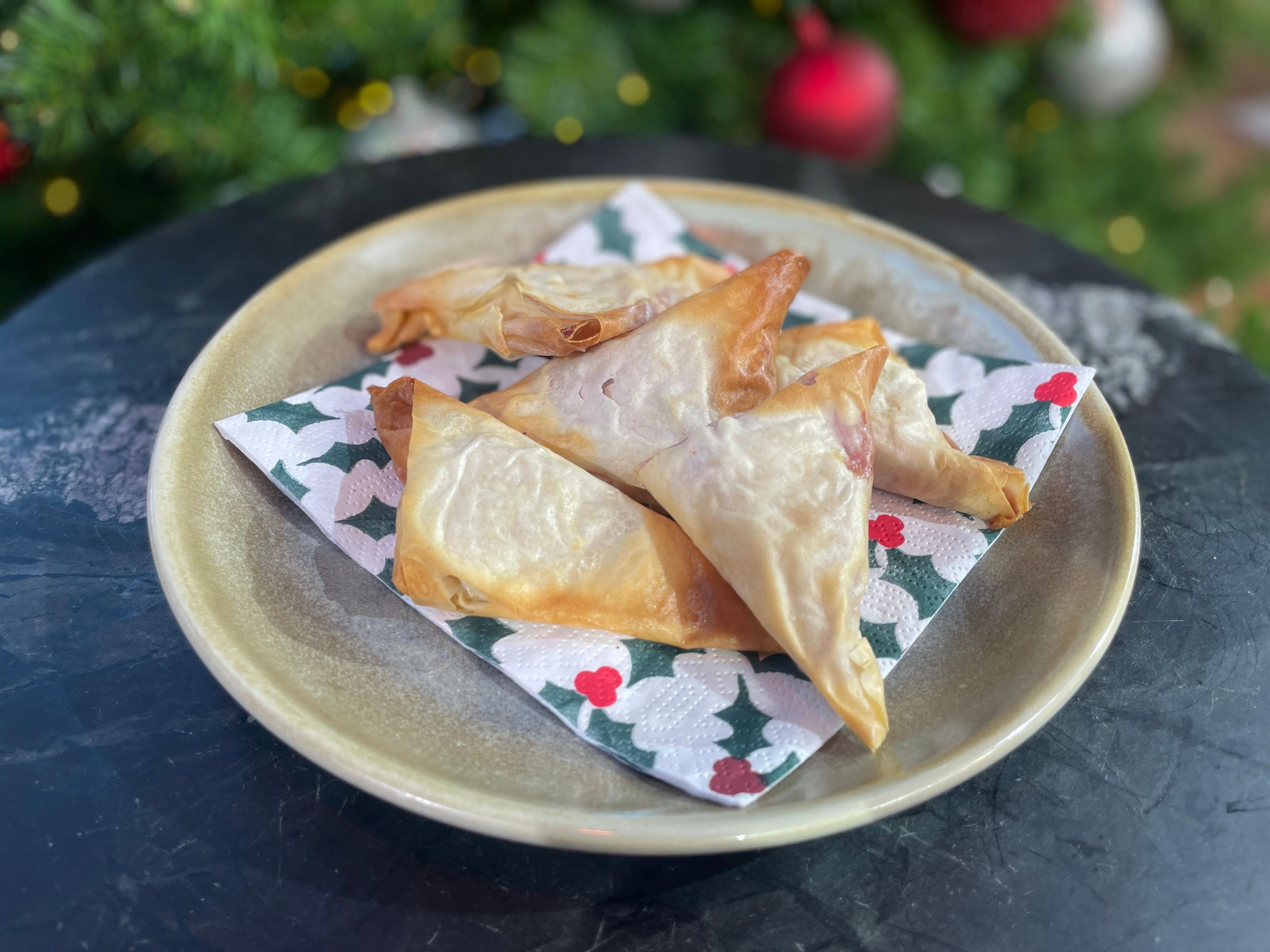 Festive brie and cranberry filo parcels you can make in minutes - BBC
