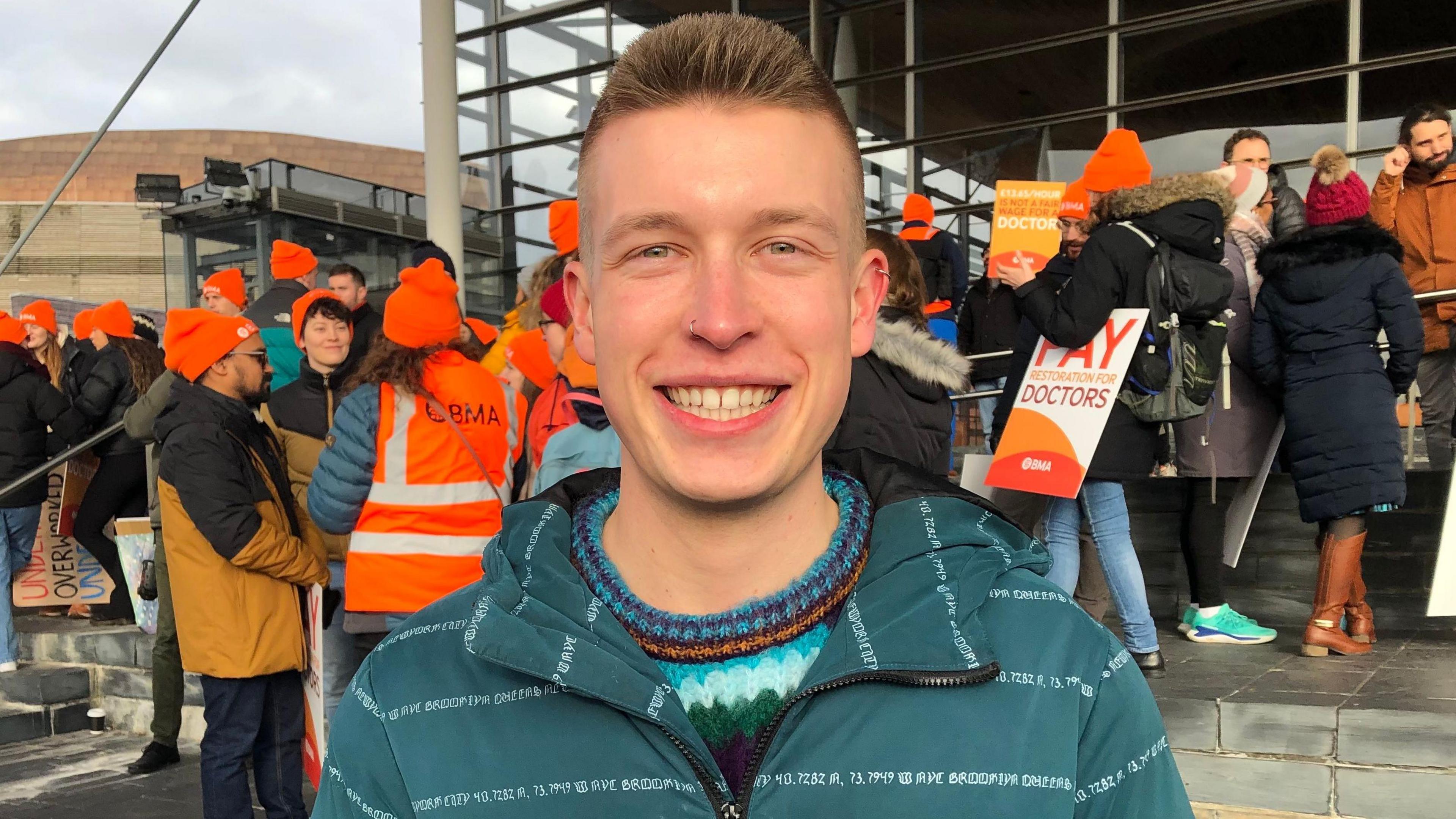 Junior doctor strike could affect thousands in Wales - BBC News