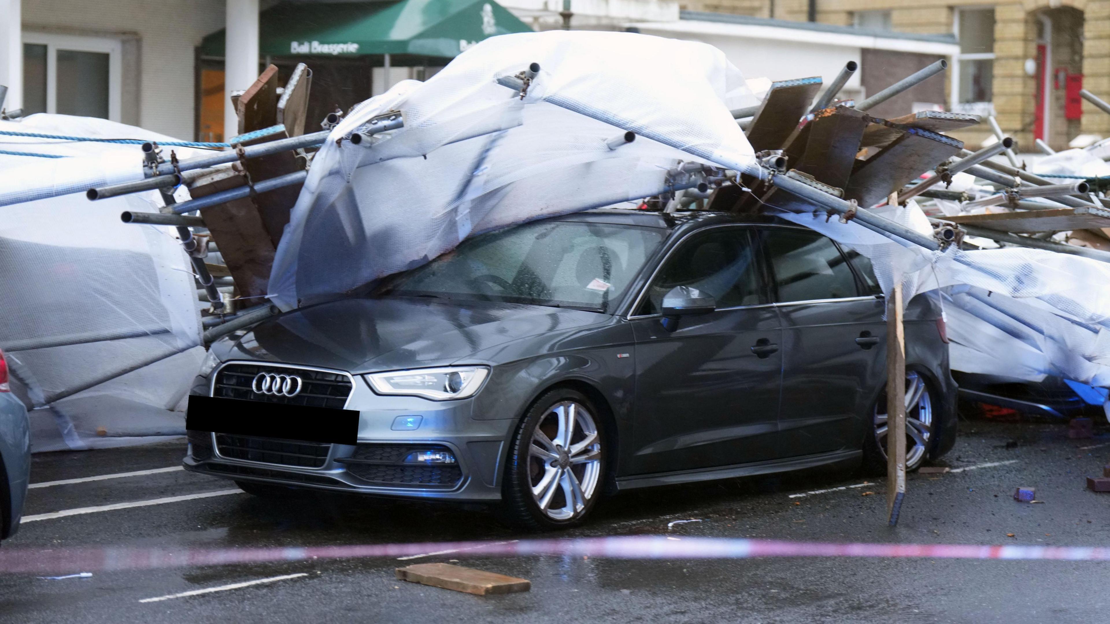 'Madness' as scaffolding collapses and damages cars - BBC News