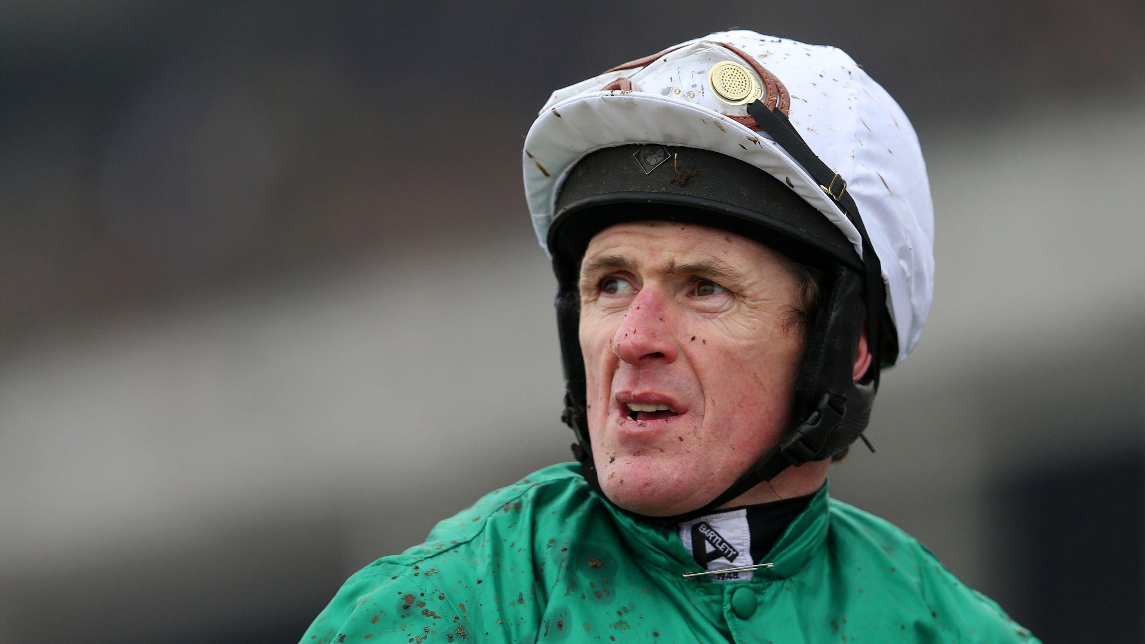 AP McCoy to run London Marathon to support charity - BBC News