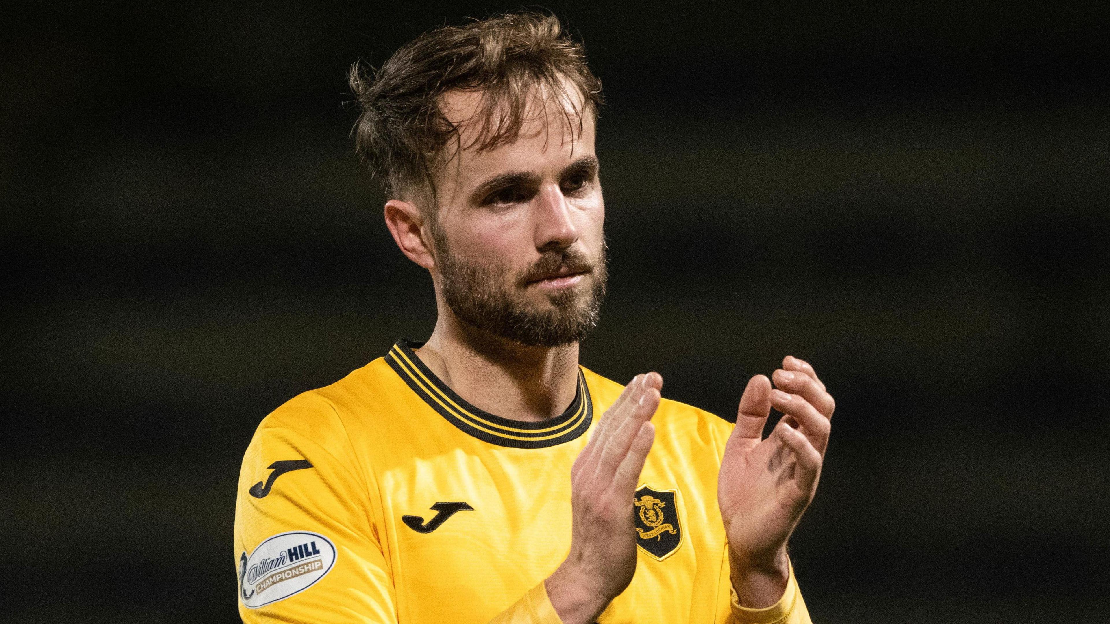 Andrew Shinnie: Livingston forward signs on for another year - BBC Sport