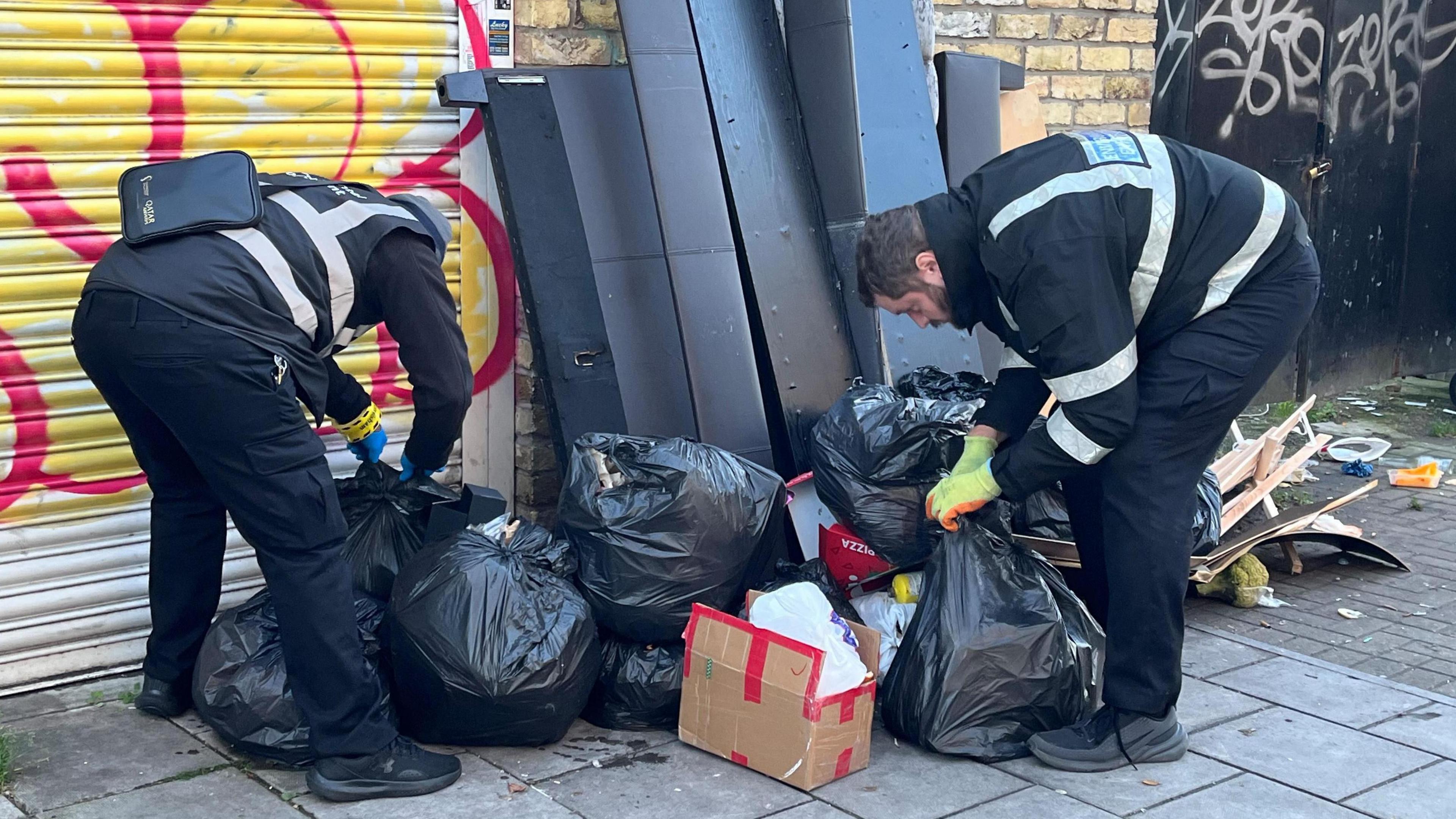 On patrol with Lewisham's fly-tipping enforcement team - BBC News