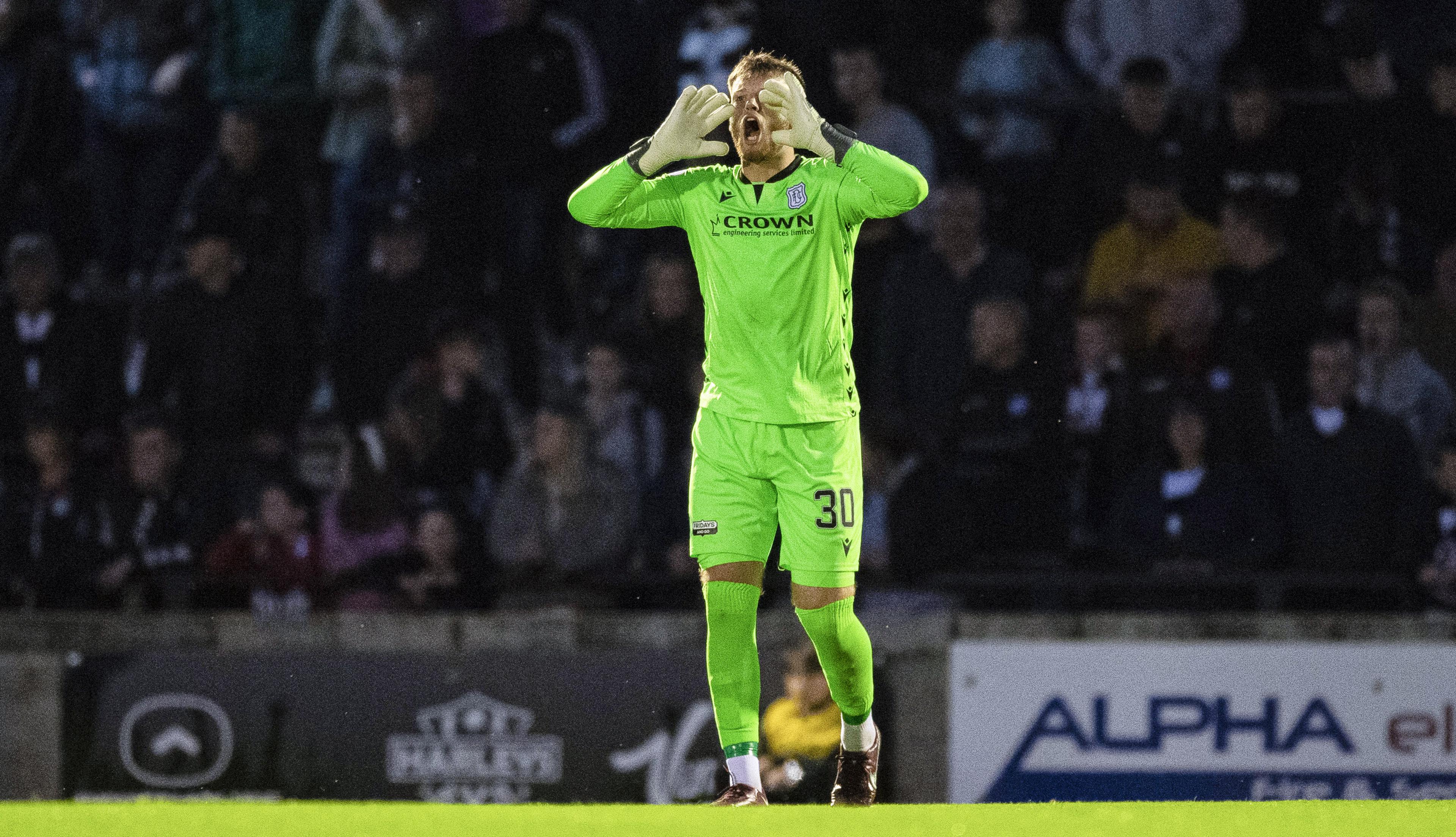 Sharp commits to Dundee until 2025 - BBC Sport