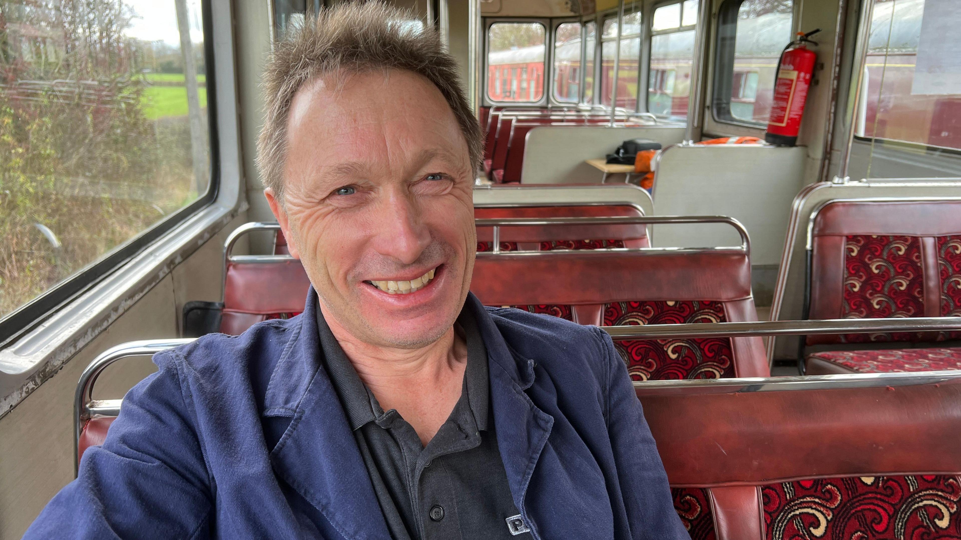 Restoring a rare Gloucestershire railbus a 'long-term project' - BBC News