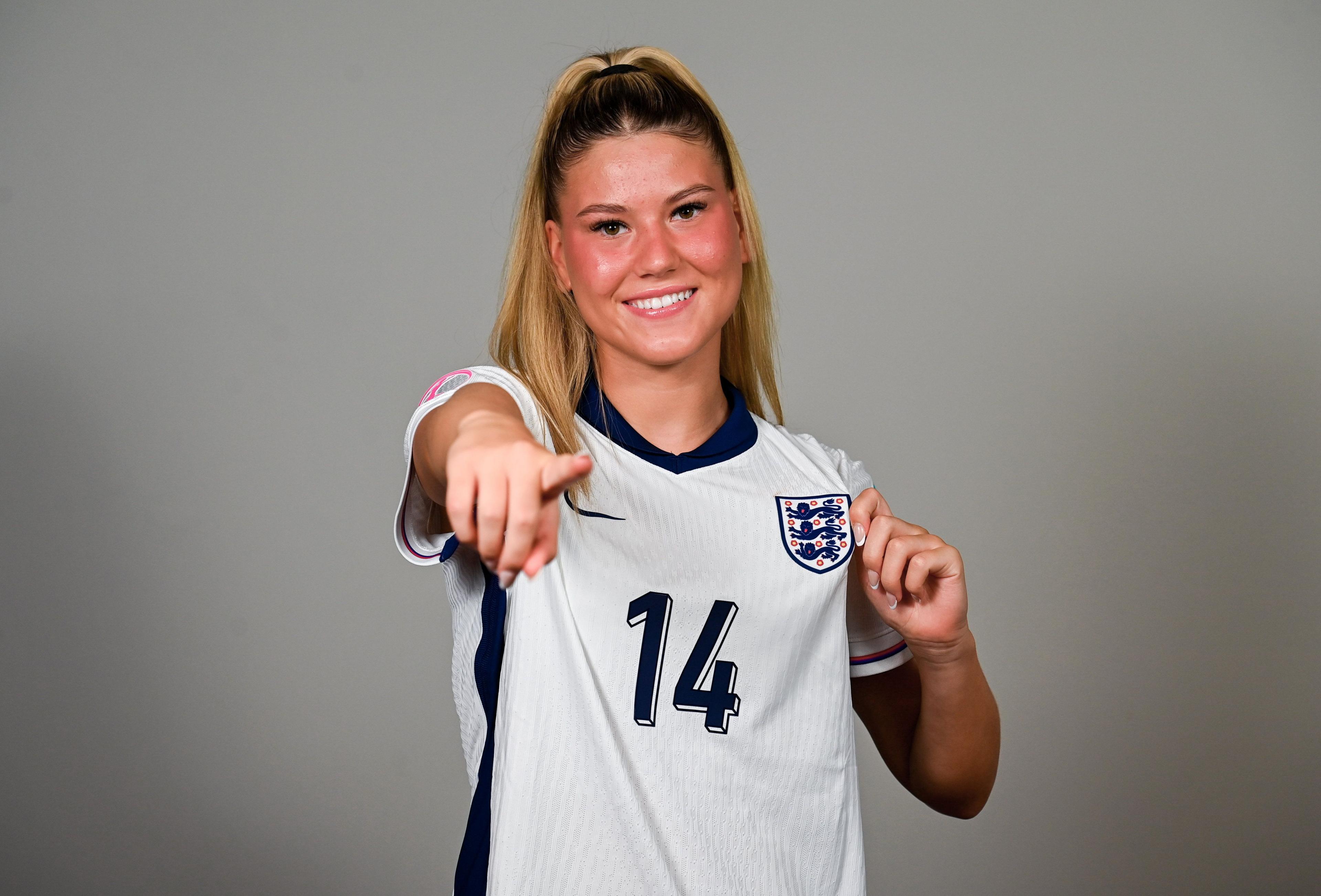 Poppy Pritchard: Man City forward joins Newcastle on loan - BBC Sport