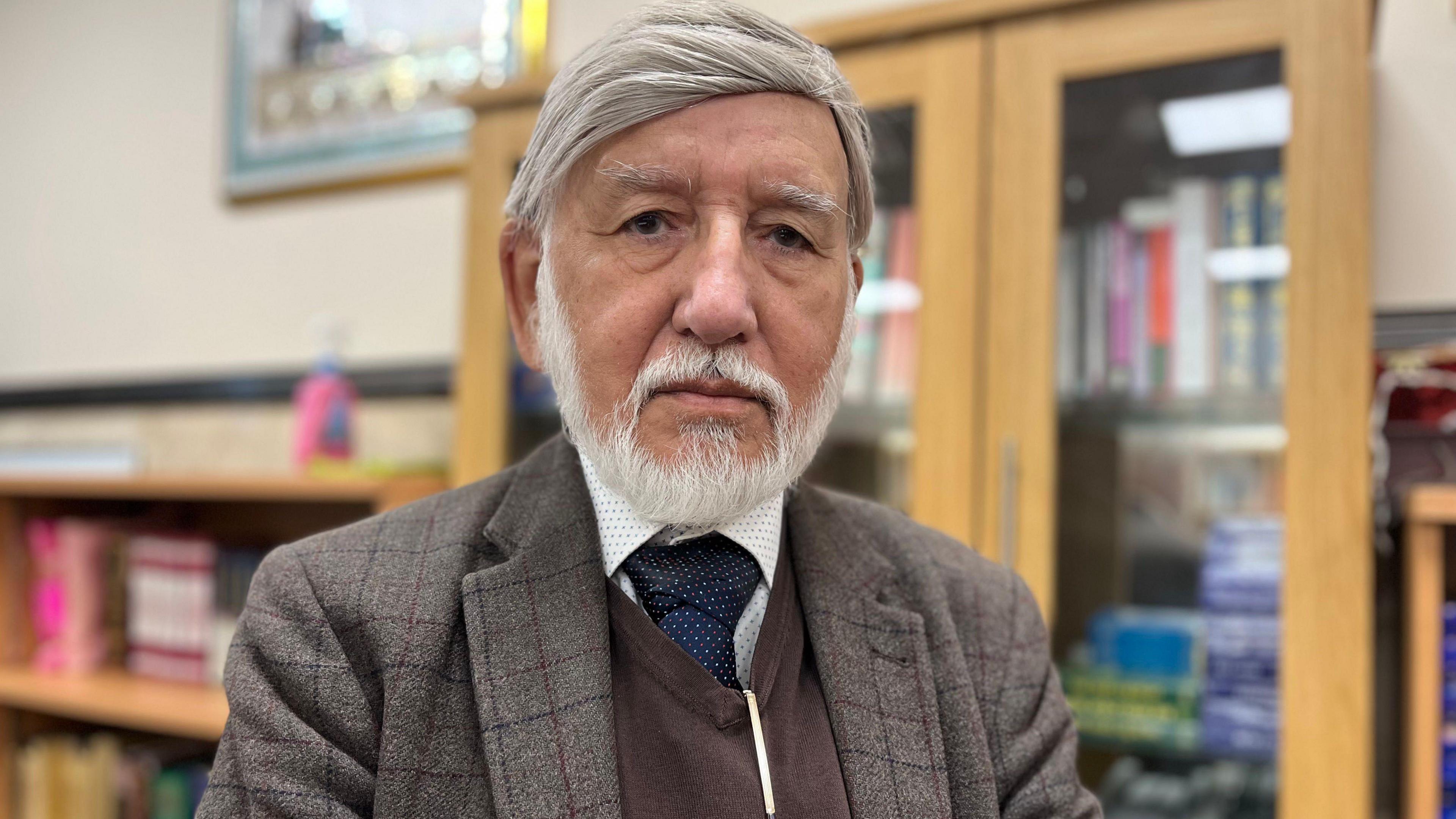 Peterborough Muslim leader calls for action on hate crime - BBC News