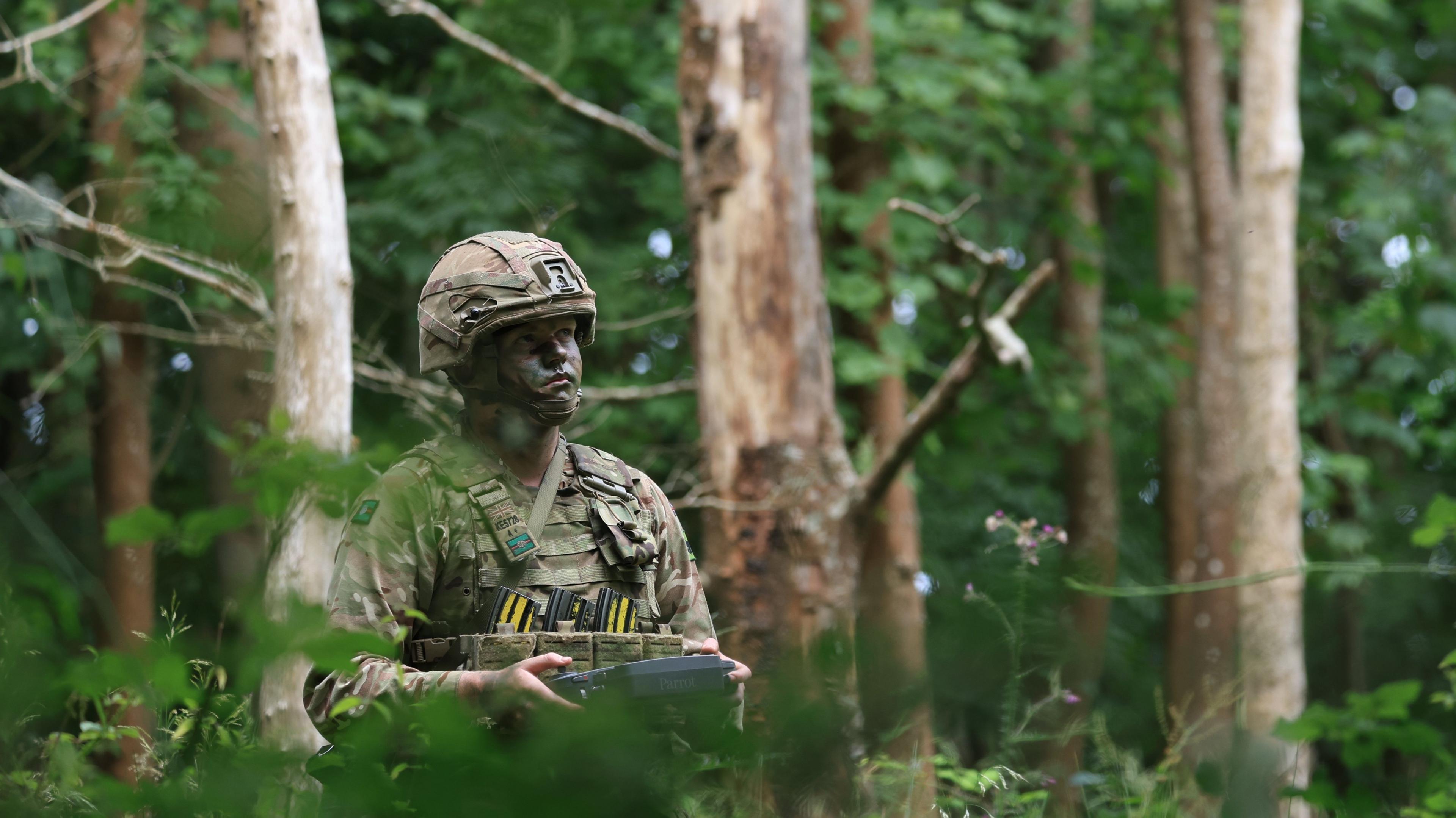 Jersey Army reservists take part in two weeks of training - BBC News