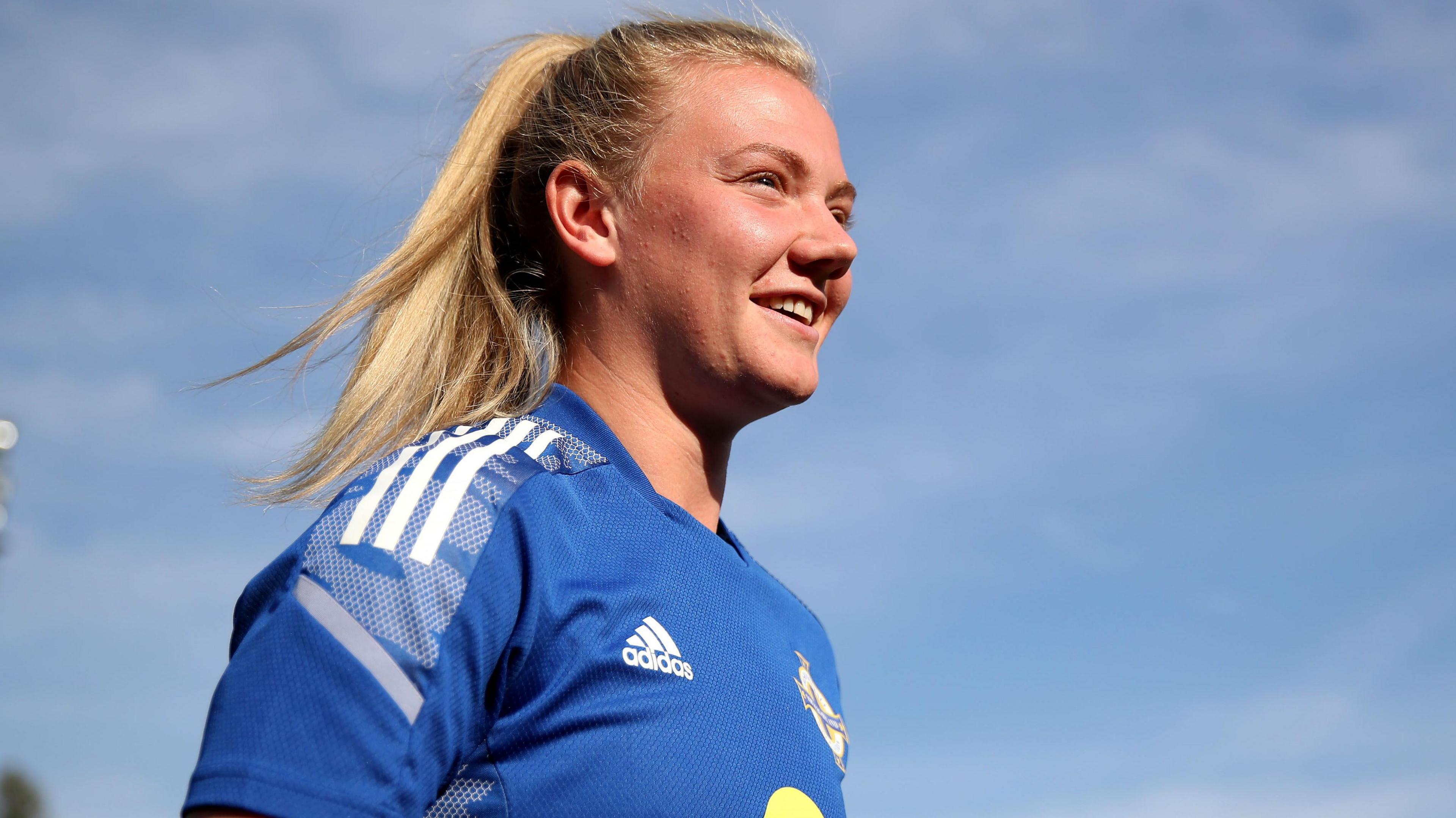 Jackie Burns: Northern Ireland goalkeeper signs for Bristol City - BBC ...